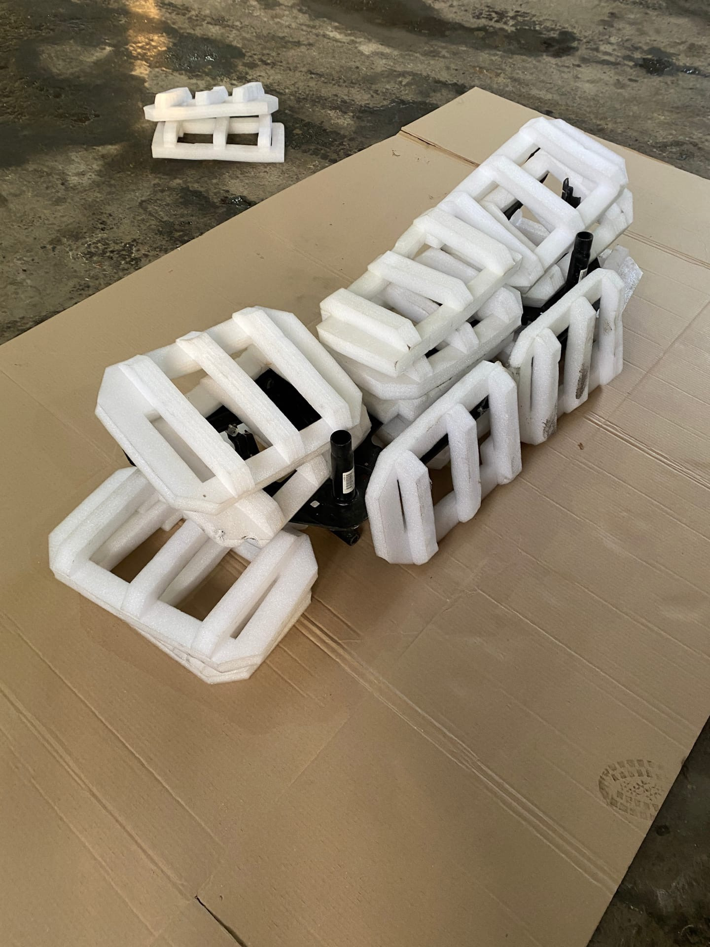 Щит передка, монитор, детали капота и кнопки стеклоподъемника — BMW 3 ...