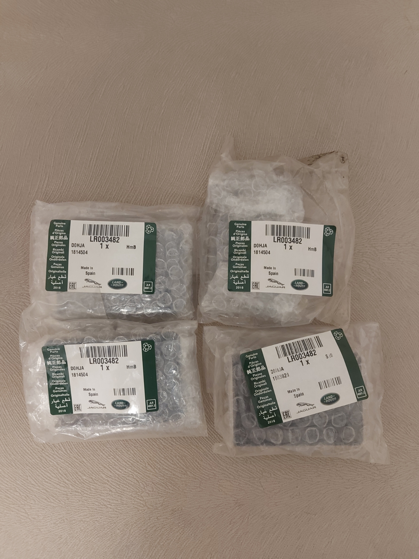 Заглушки крепежей задних сидений и колпачки на нипеля — Ford Focus ...