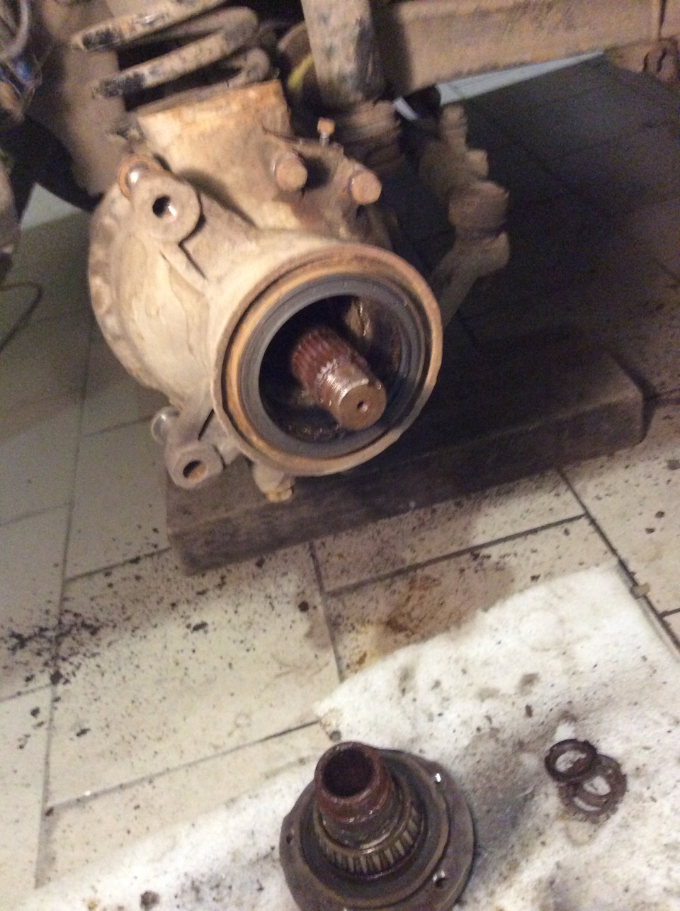 Замена левого шрус переднего моста — Mercedes-Benz G-Class (W463 1G), 3 ...