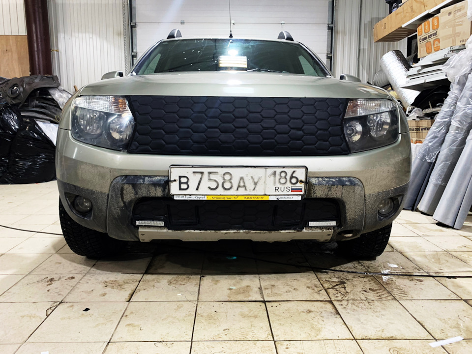 Выкатили крутой свежак Reno Duster решетка не сток, адаптирована под ...