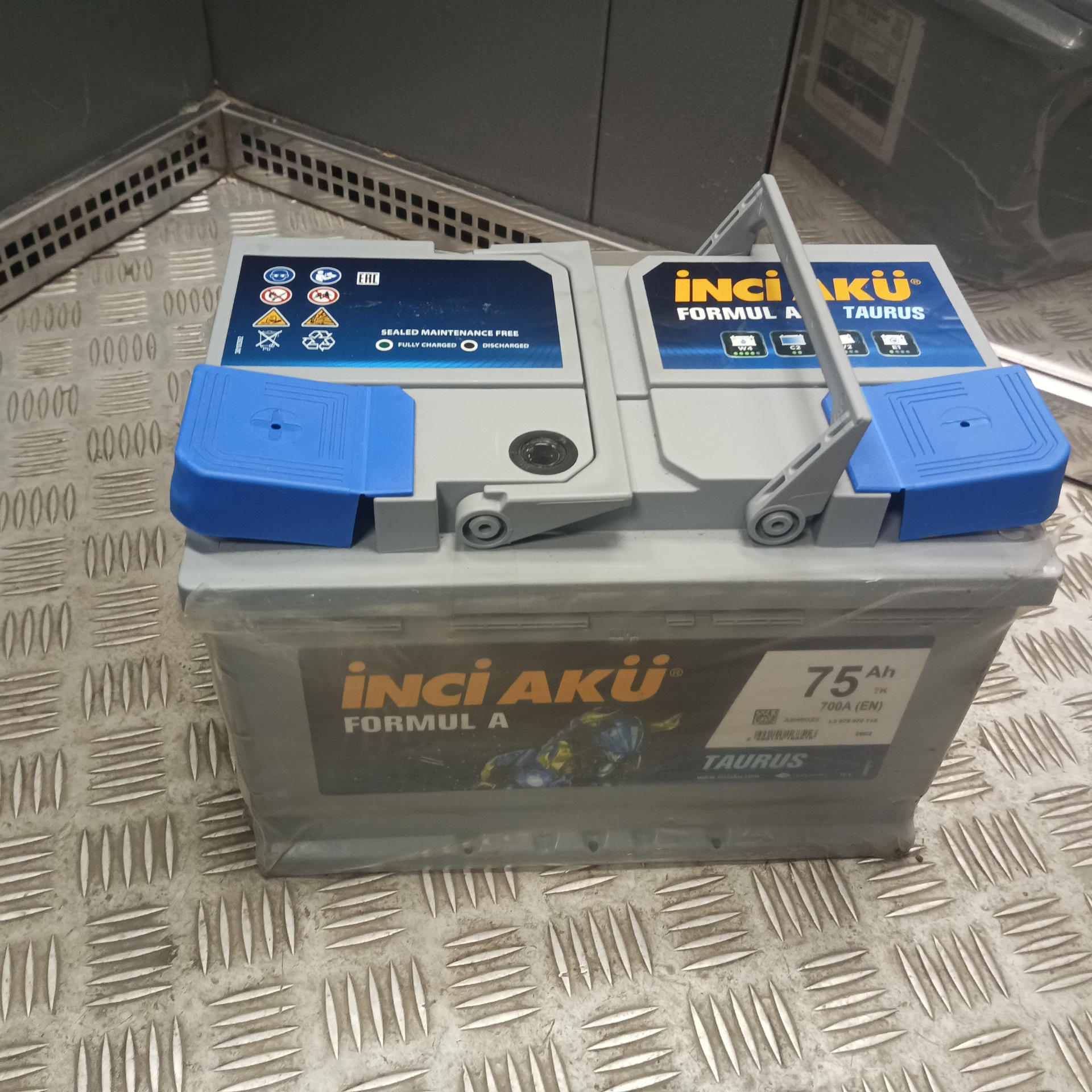 Аккумулятор 75а700 и гена 140а — ГАЗ 31029, 2,4 л, 1994 года ...