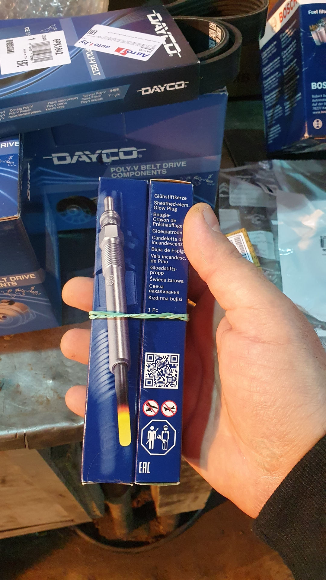 Замена заднего сальника коленвала, приводного ремня с роликами, свечей ...