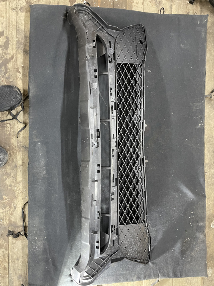 A2048856823 Накладка бампера Mercedes | Запчасти на DRIVE2