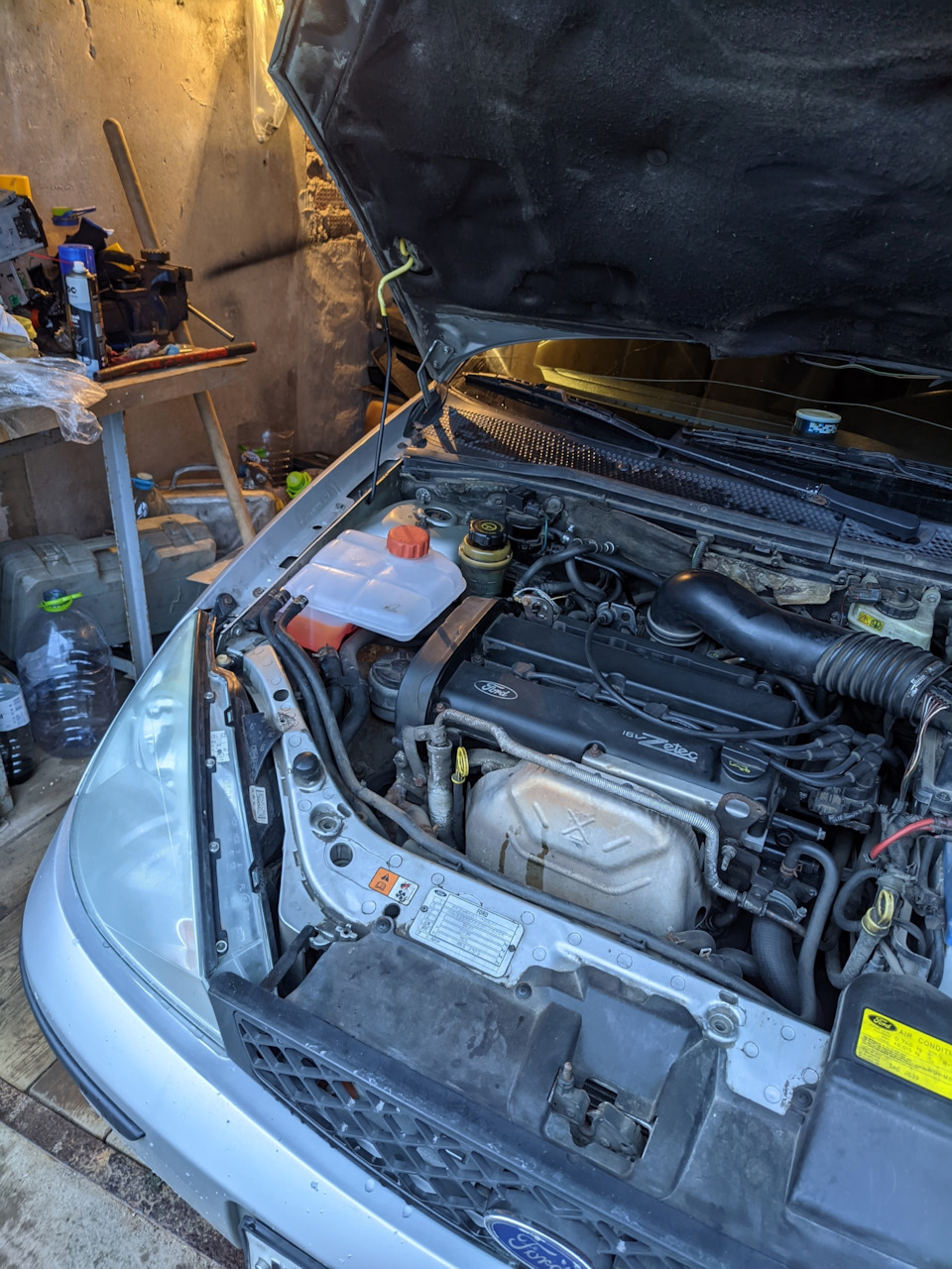 оригинальный бачок Ford 4967753 — Ford Focus Hatchback I, 2 л, 2002 ...