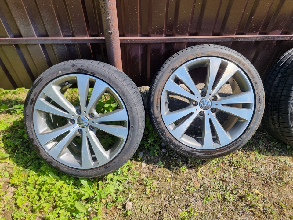 Шины летние Falken 235/40 R18, литые диски Vag 8Jx18 ET44 5x112 на ...