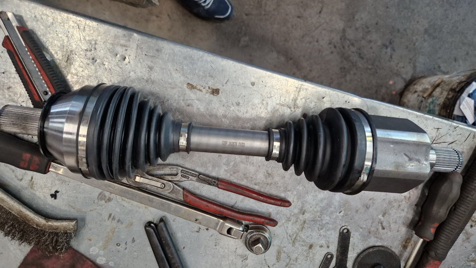 Замена передних приводов — Volvo V60 (1G), 2 л, 2013 года | визит на ...