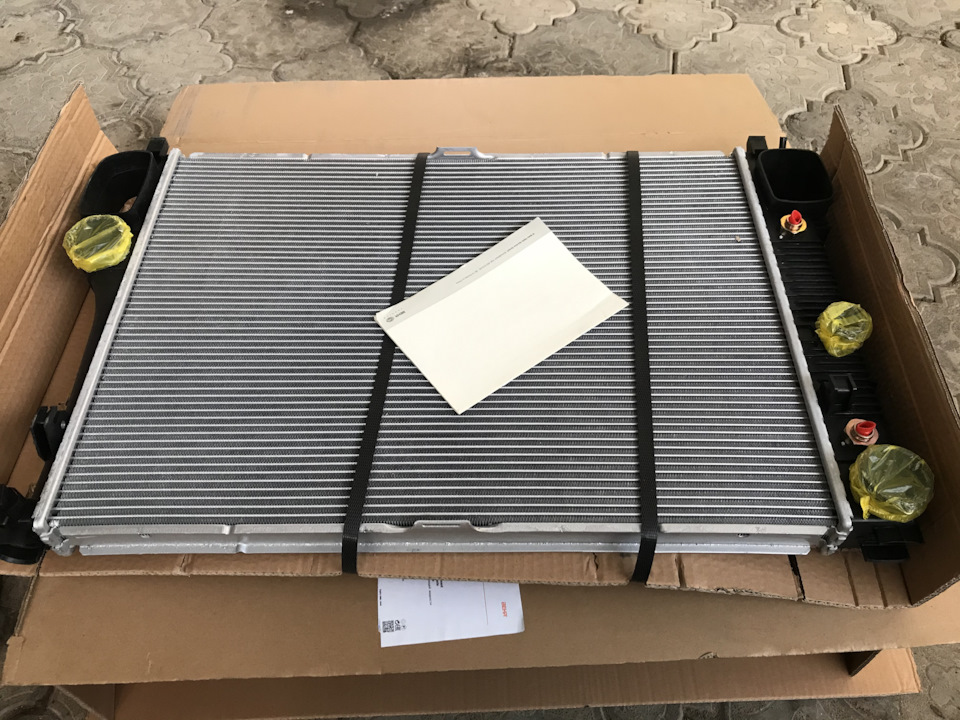 Замена радиатора системы охлаждения. — Mercedes-Benz S-Class (W221), 5 ...