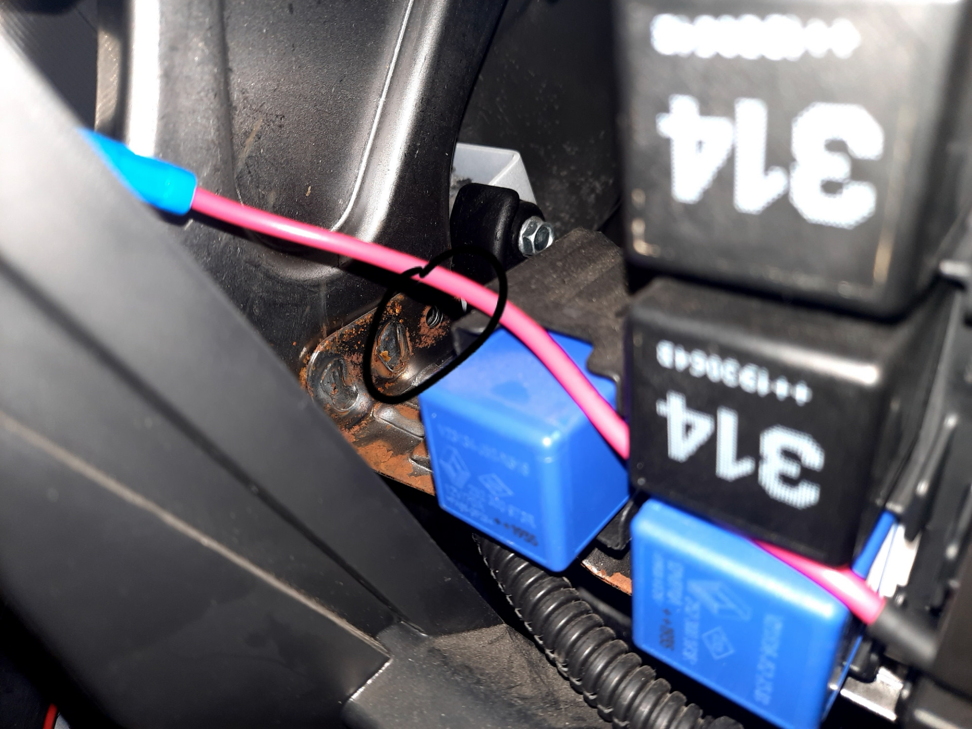 Розетка на 12V в багажник гранты FL — Lada Гранта (2G) FL, 1,6 л, 2020 ...