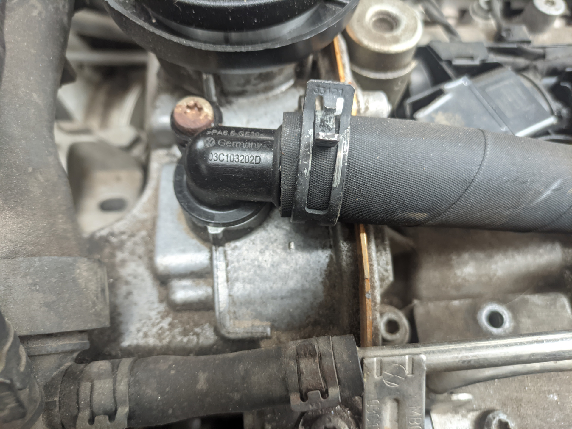 Замена трубки ВКГ 03C103493AM 1.4 CAXA — Volkswagen Tiguan (1G), 1,4 л ...