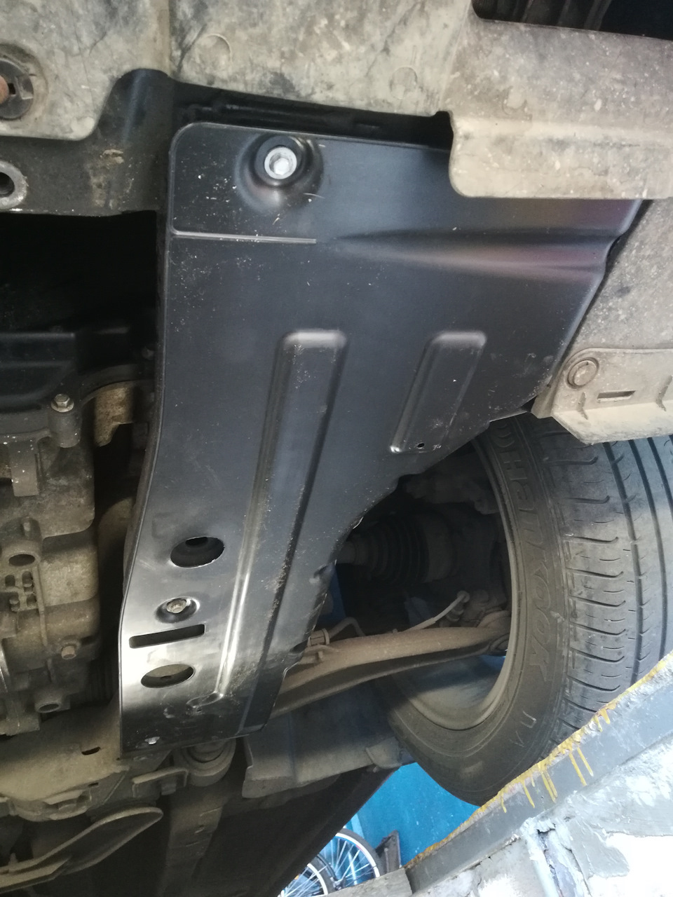 Пыльник двигателя от Опеля. — Chevrolet Cruze Hatchback, 1,8 л, 2012 ...