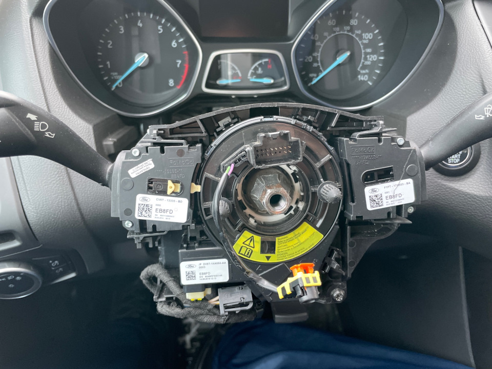 Кнопки Res+/Lim адаптивного круиз контроля — Ford Focus Wagon III, 1,6 ...