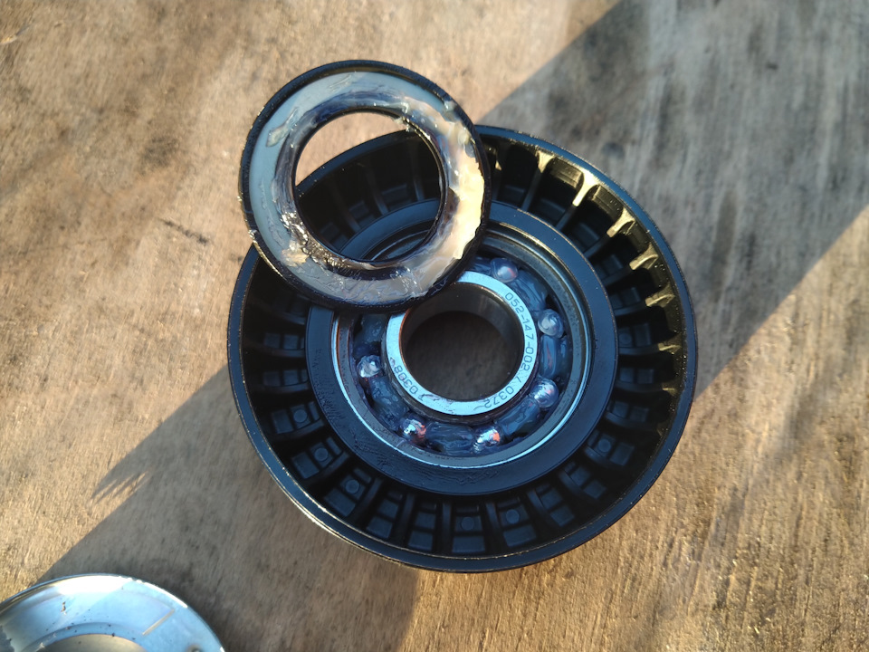 Замена ролика и ремня допоборудования — Renault Megane II, 1,6 л, 2005 ...