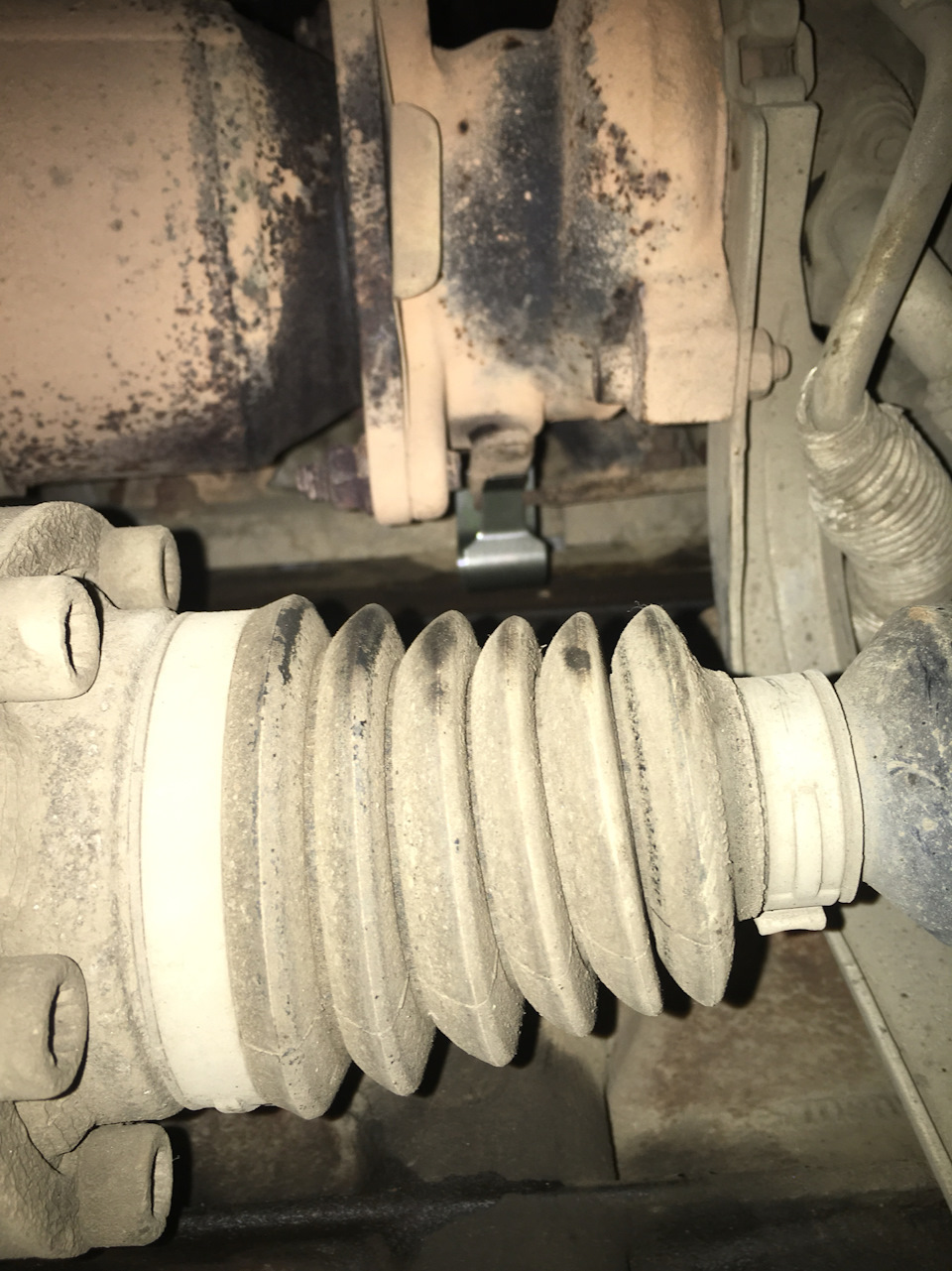 Установка скобы тяги актуатора 2.0 TFSI (CCZA) — Volkswagen Passat CC ...