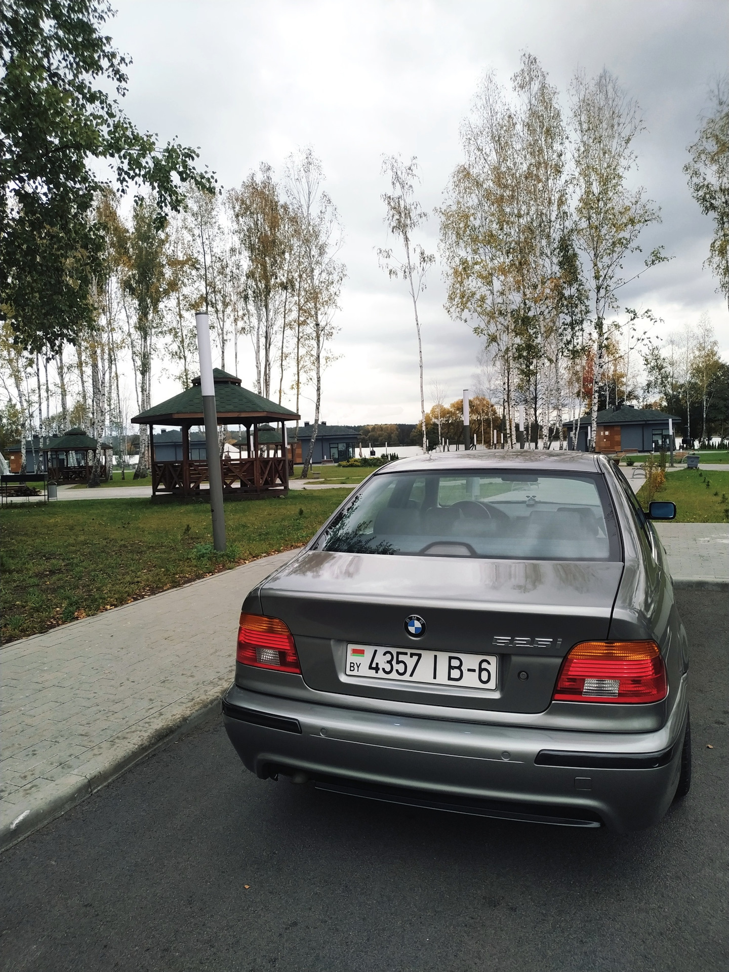 49. Порожки. Задние салазки сидений. — BMW 5 series (E39), 2,5 л, 2001 ...