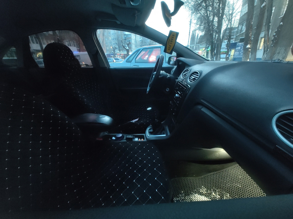 Подсветка ног — Ford Focus II Sedan, 2 л, 2006 года | наблюдение | DRIVE2