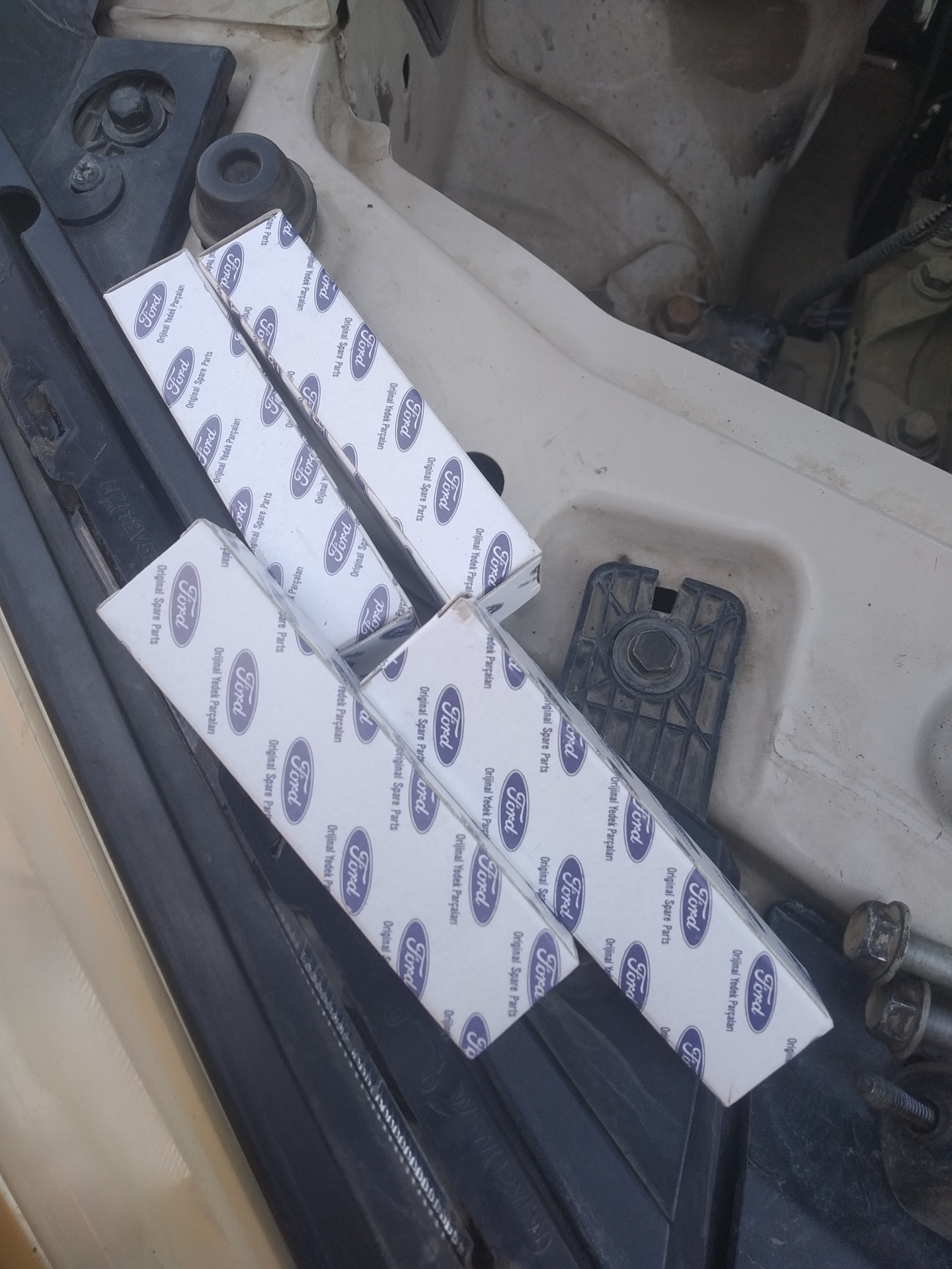Свечи оригинальные Ford — Chevrolet Captiva (1G), 3,2 л, 2008 года ...