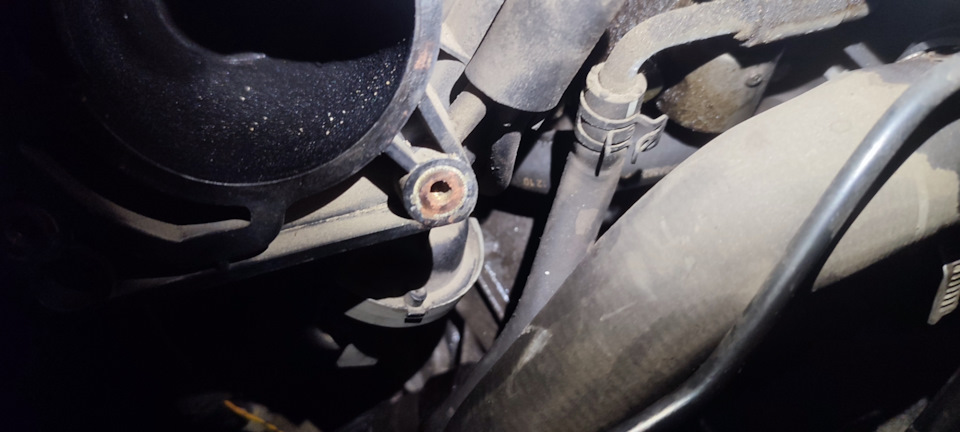 Замена фланца(тройника)охлаждения — Ford Mondeo IV, 2 л, 2011 года ...