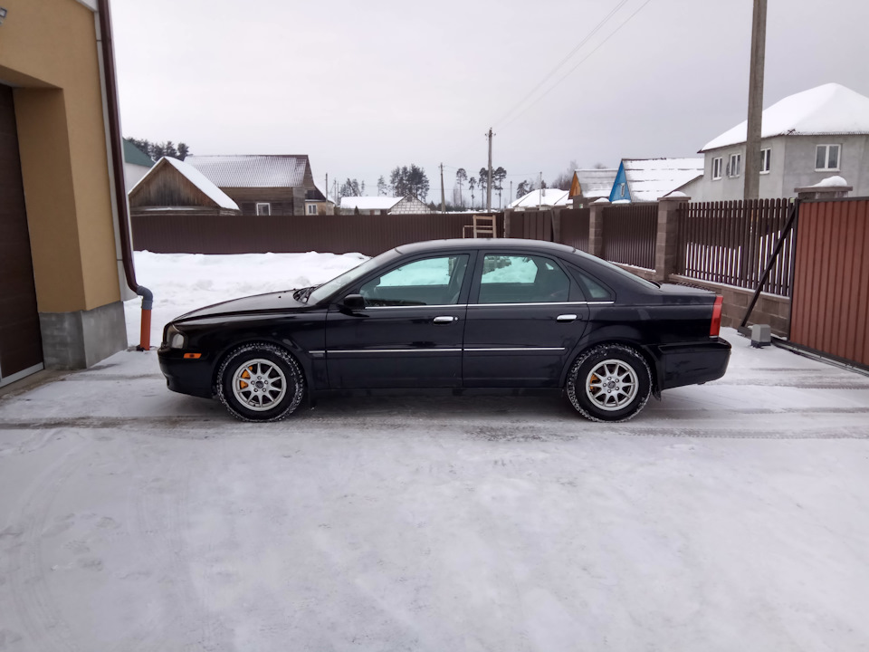 Замена новой зимней резины перед сезоном. — Volvo S80 (1G), 2,4 л, 2005 ...