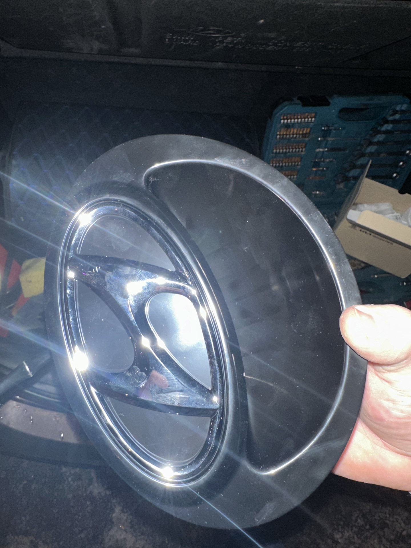 #5 Замена кнопки багажника — Hyundai Solaris Hatchback, 1,4 л, 2016 ...