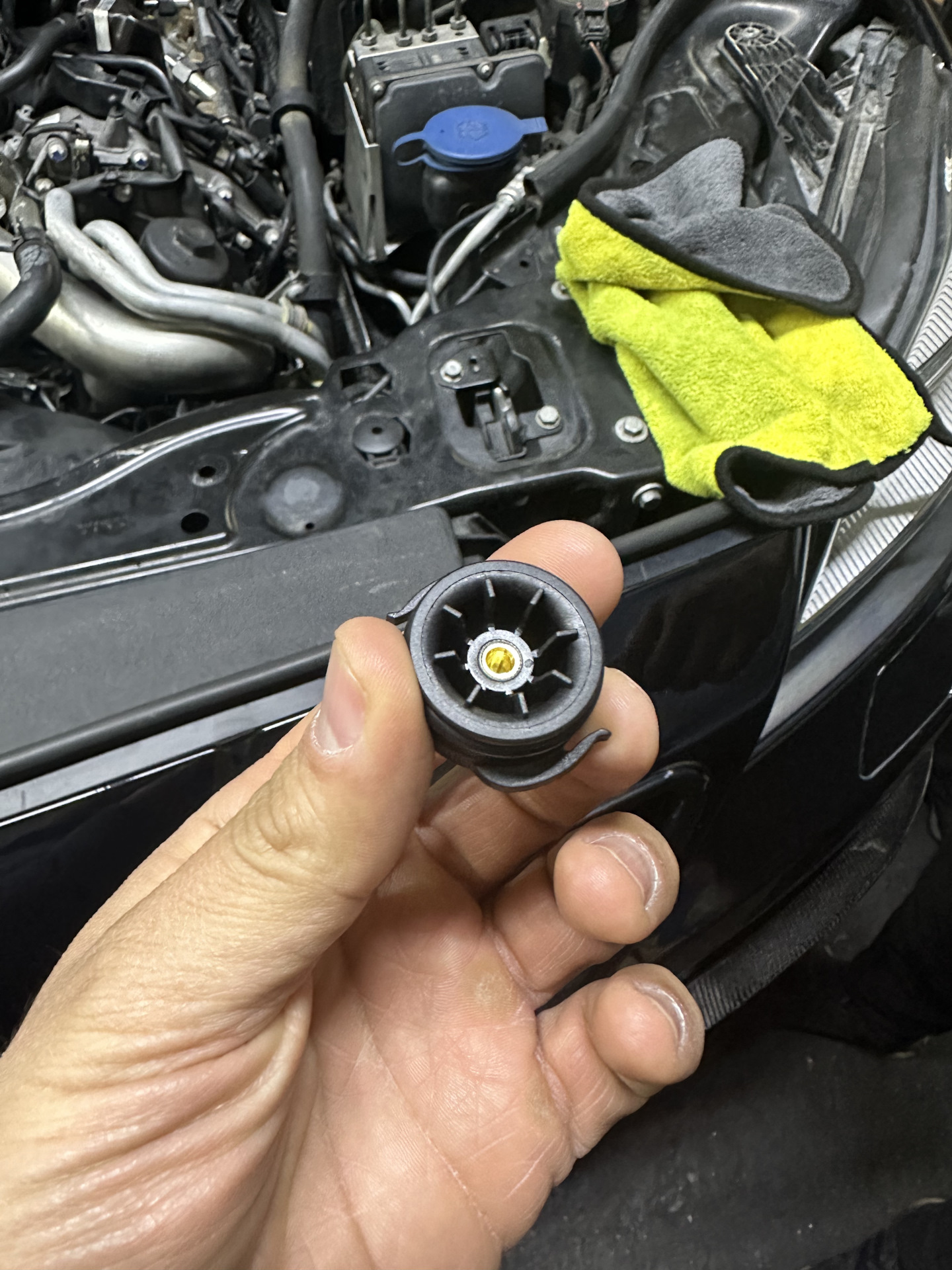 Потек колпачок редукционного клапана CLS63 AMG — Mercedes-Benz CLS 63 ...