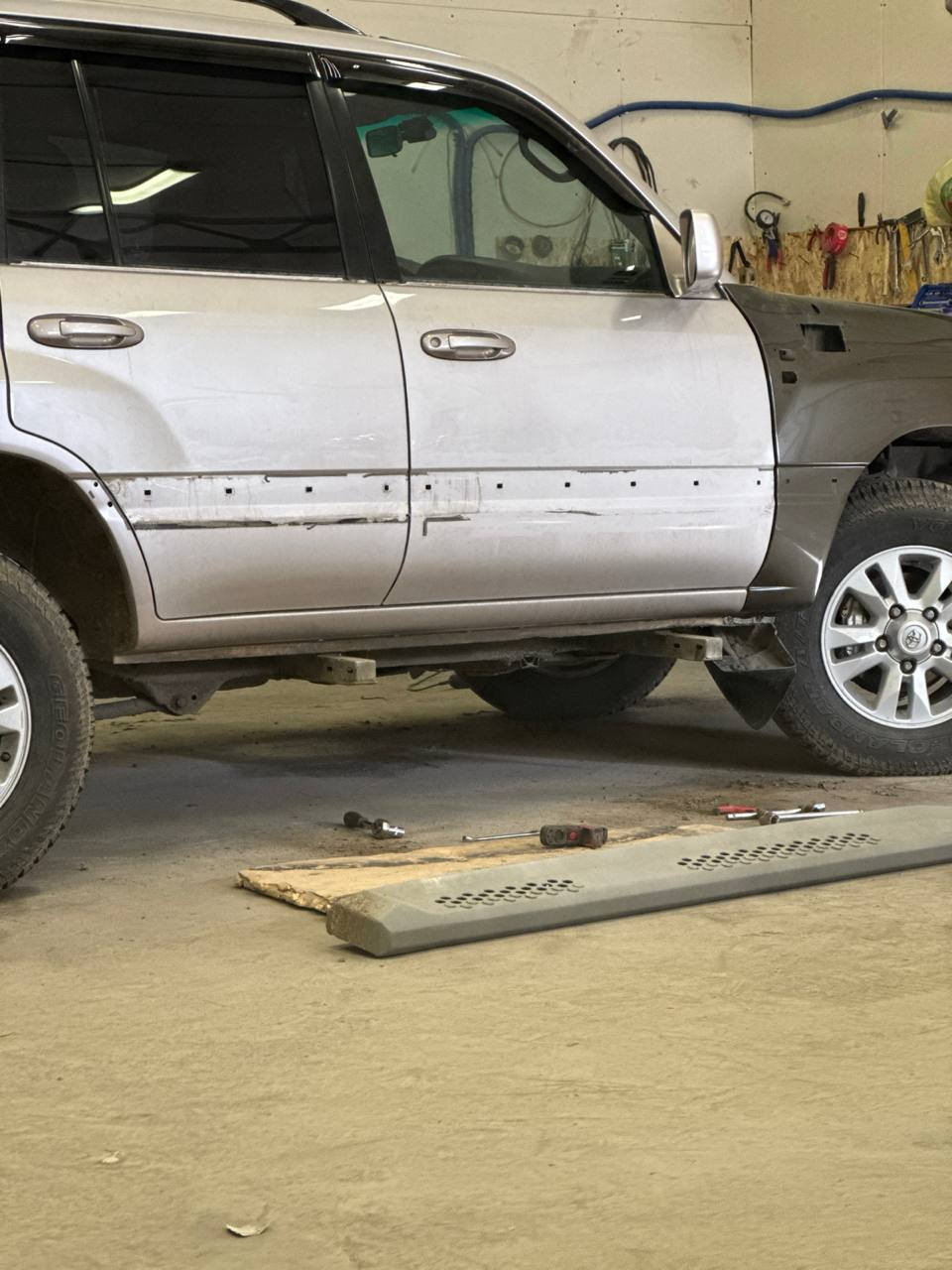 Заглушки. Первые шаги кузовного ремонта — Toyota Land Cruiser 100, 4,2 ...