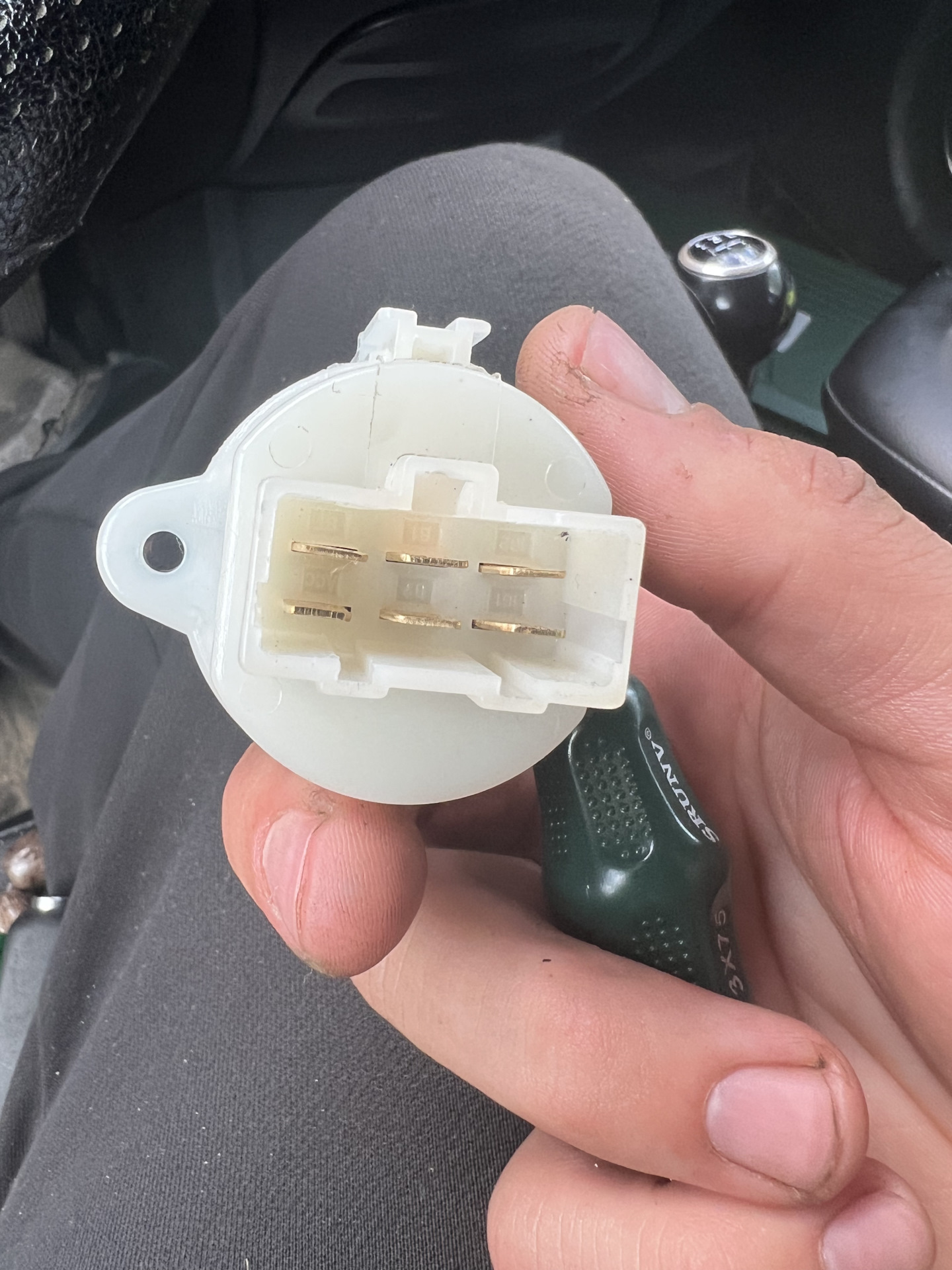 Замена контактной группы замка зажигания — KIA Sportage (2G), 2 л, 2009 ...