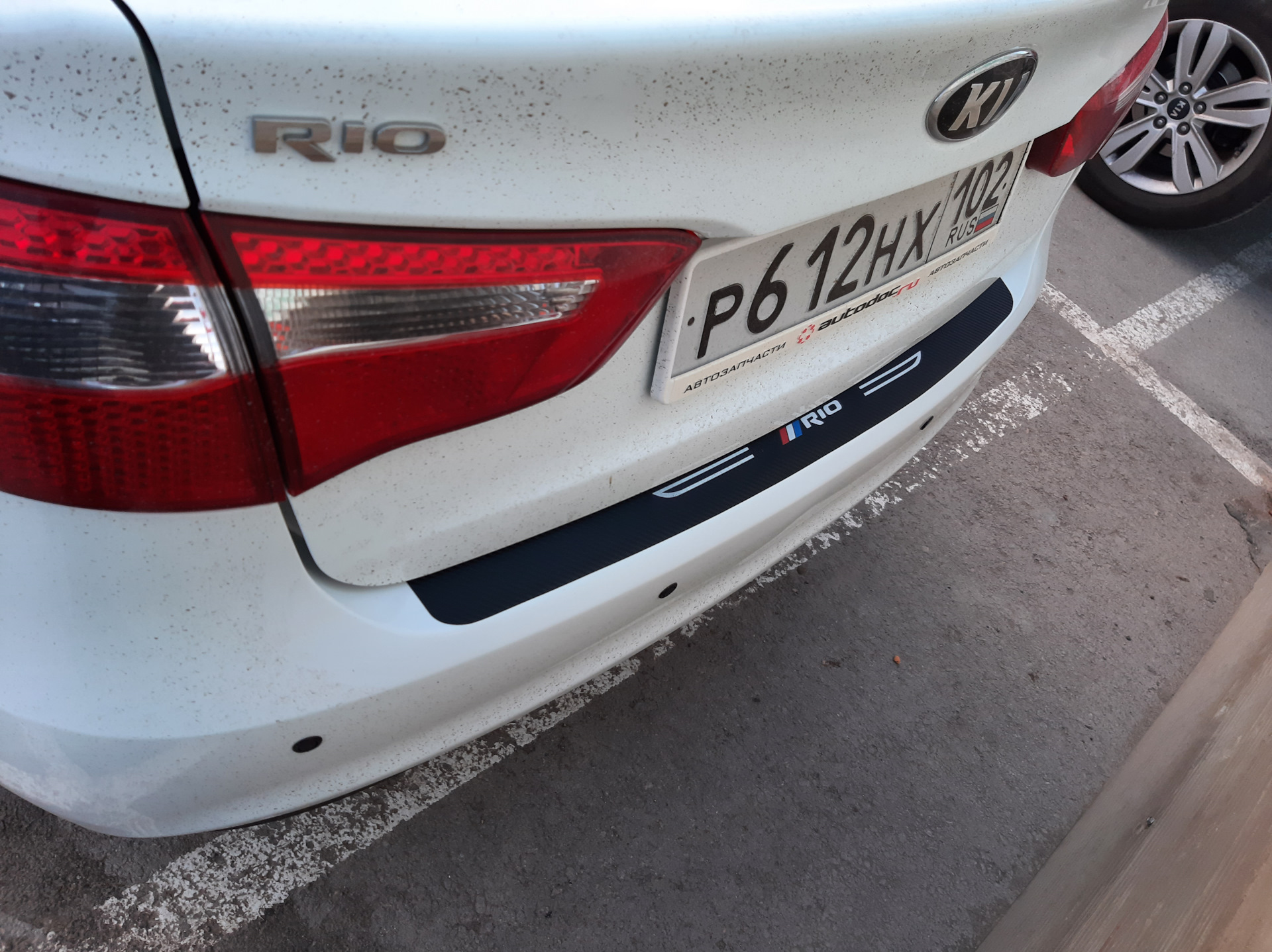 Наклейка на задний бампер — KIA Rio (3G), 1,6 л, 2013 года | стайлинг ...