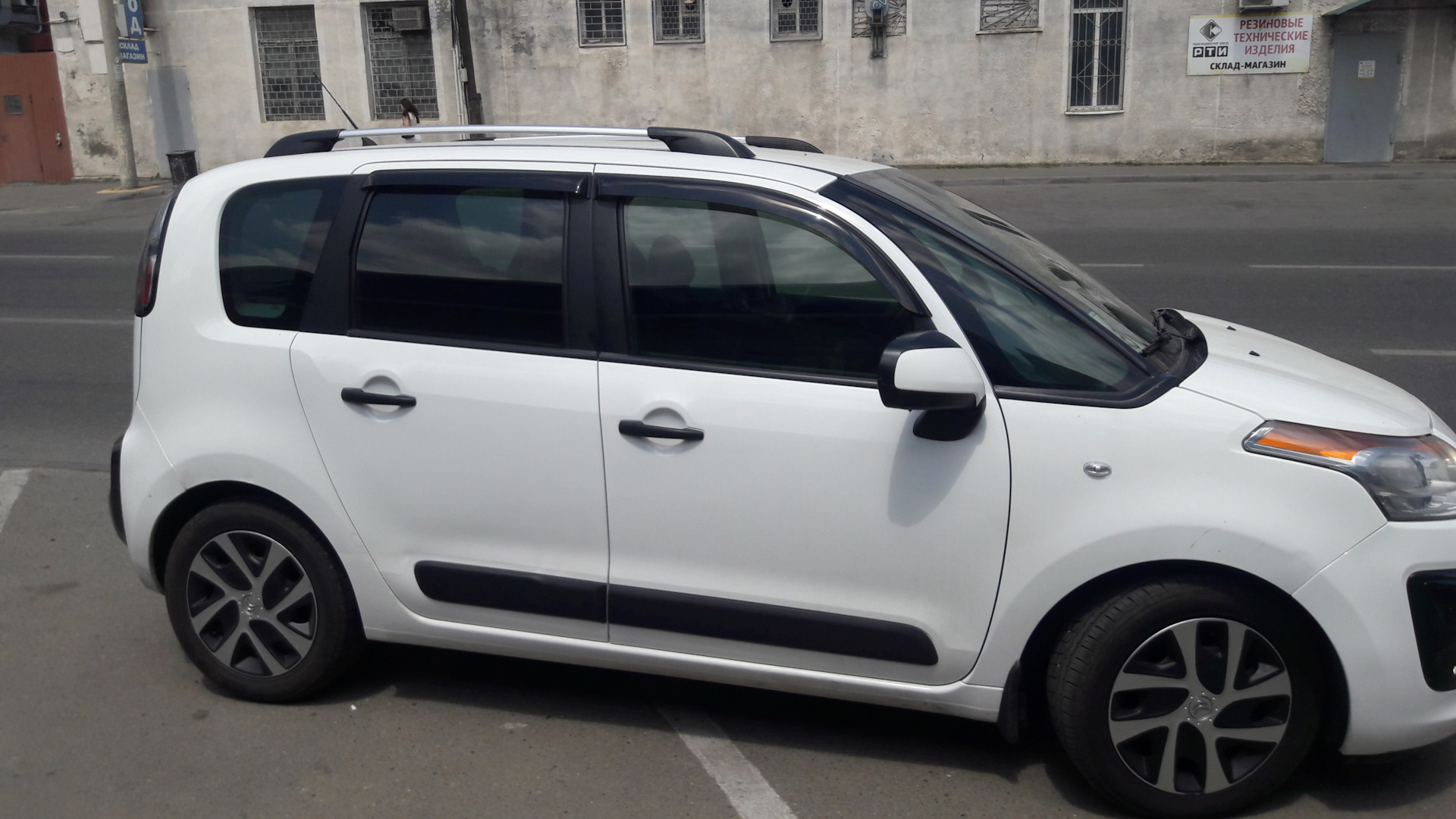 Тонировка … стандартно по феншую. — Citroen C3 Picasso, 1,4 л, 2013 года | стайлинг | DRIVE2