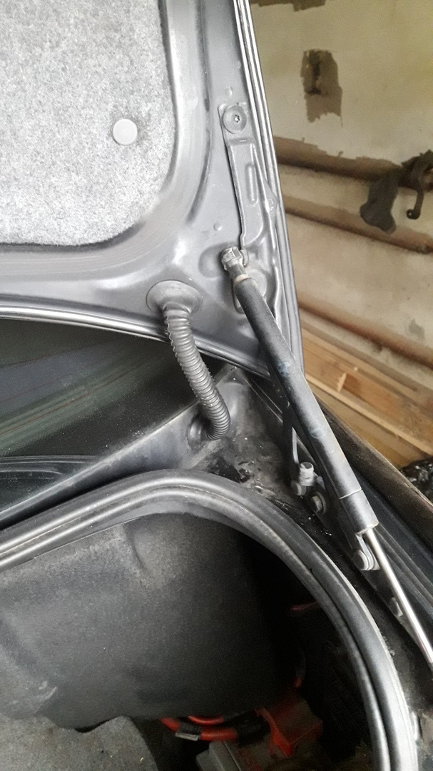 Востанавливаем проводку крышки багажника. — BMW 3 series (E46), 2 л ...