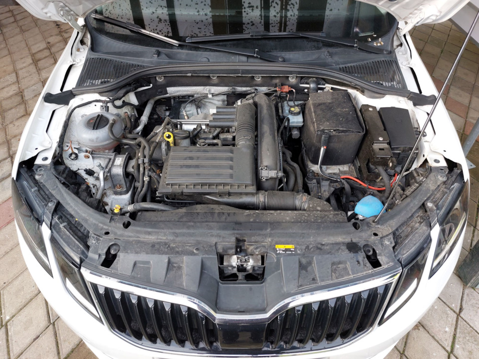 Engine compartment covers, upper — Skoda Octavia Combi A7 Mk3, 1,4 л ...