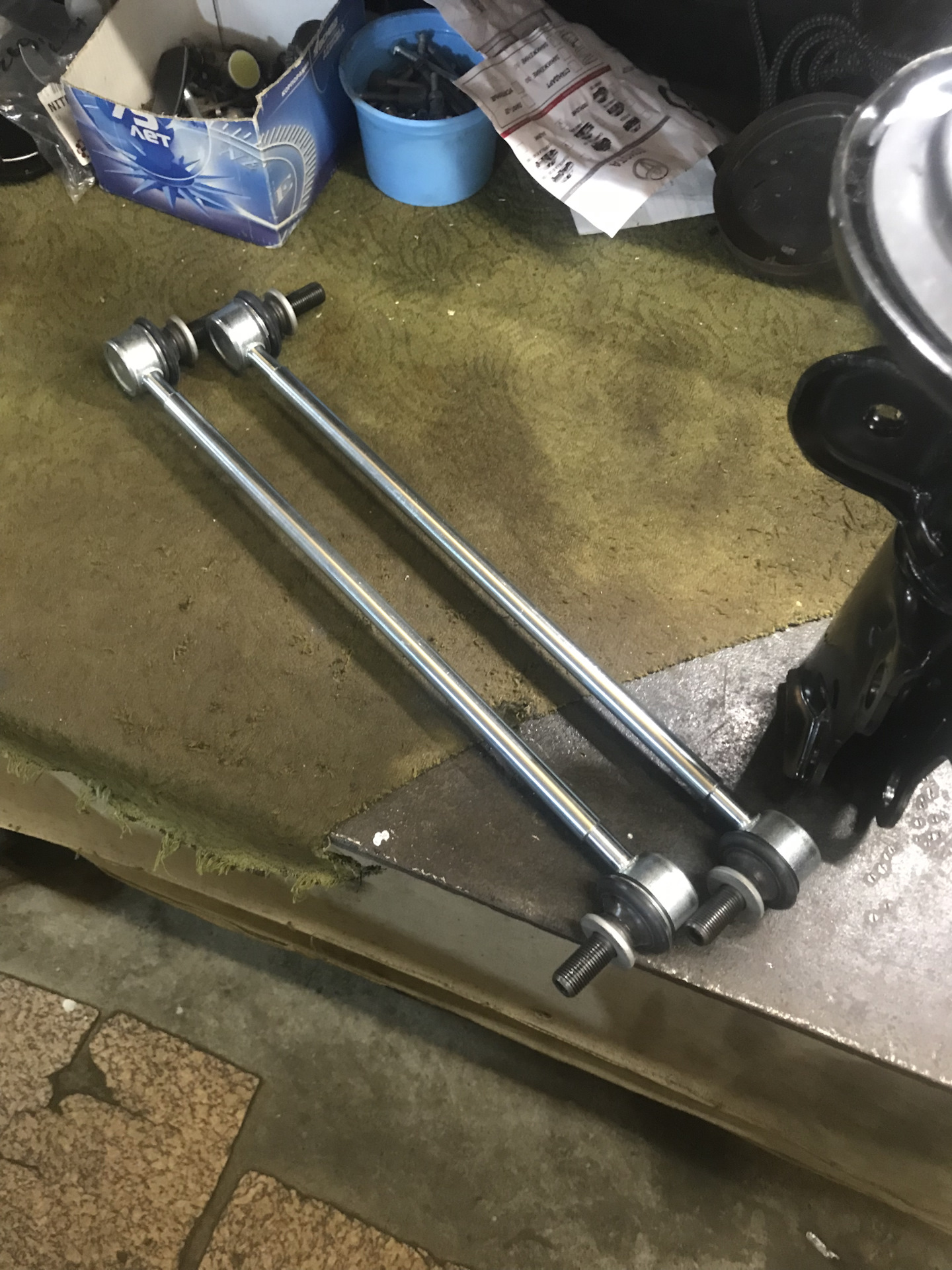 Замена передних амортизаторов — Toyota Corolla (140/150), 1,6 л, 2011 ...