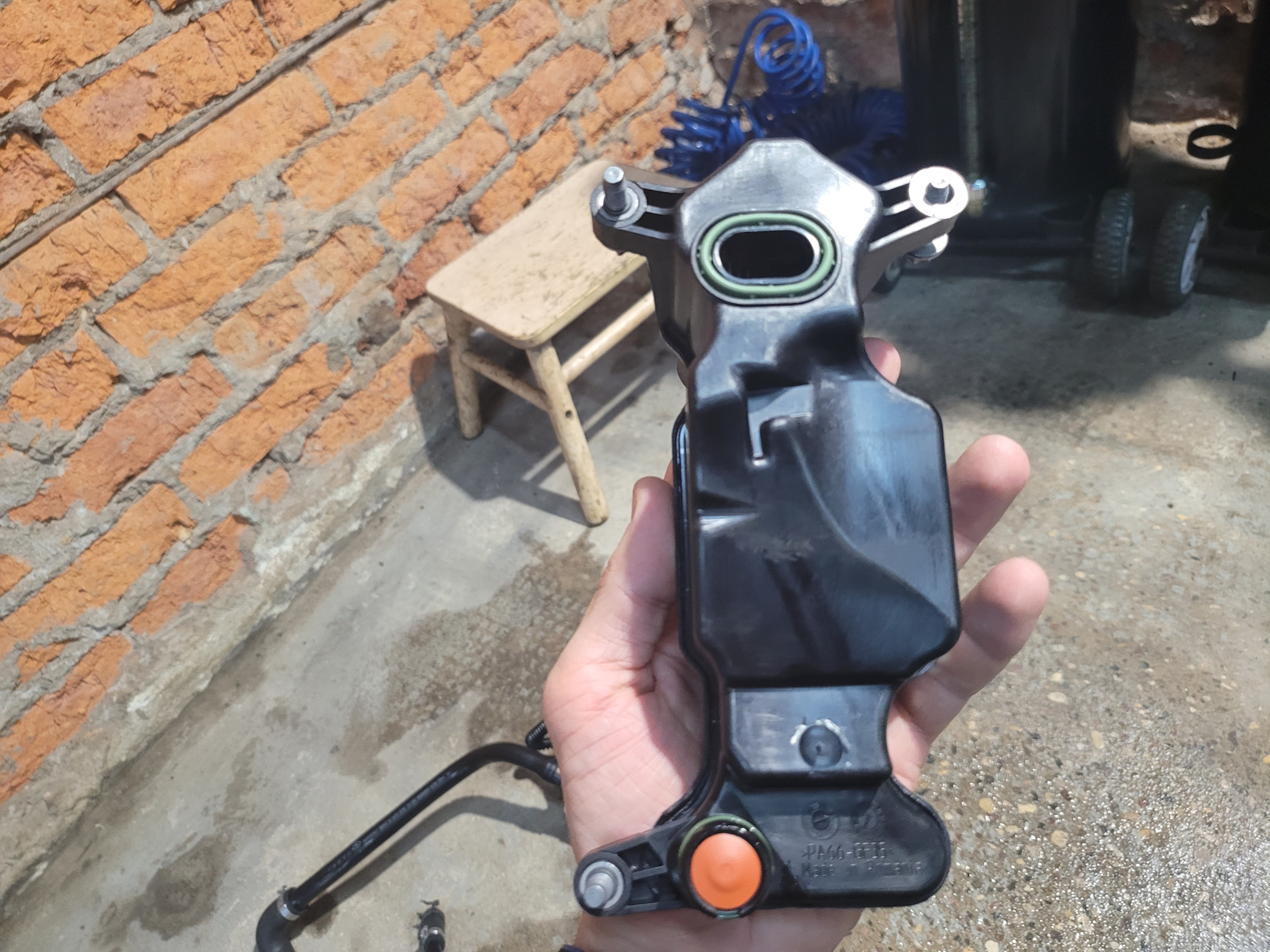 Масло в разъёме ЭБУ двигателя или проблема КВКГ на M274 — Mercedes-Benz ...