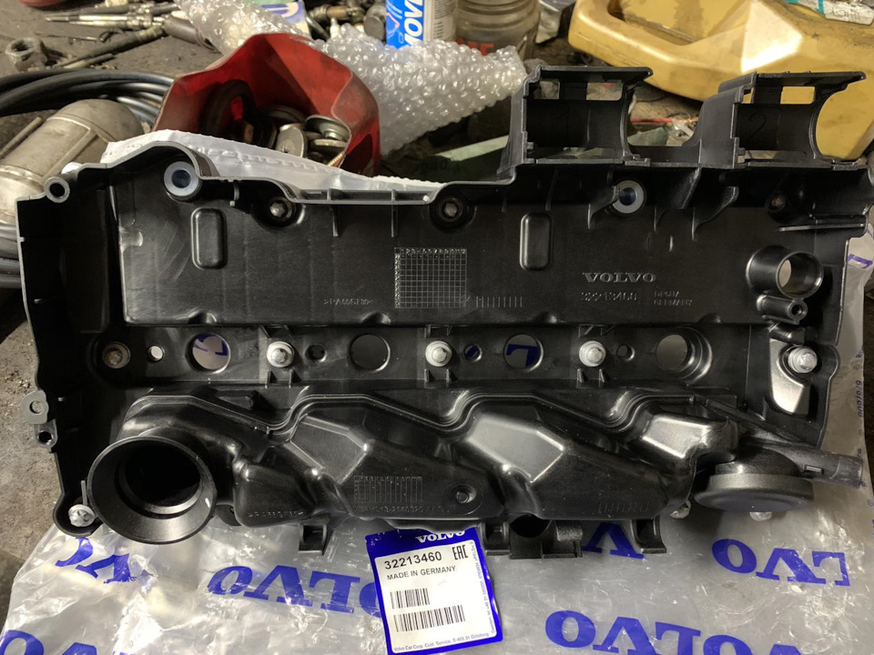 32213460 Крышка головки блока (клапанная). Volvo | Запчасти на DRIVE2