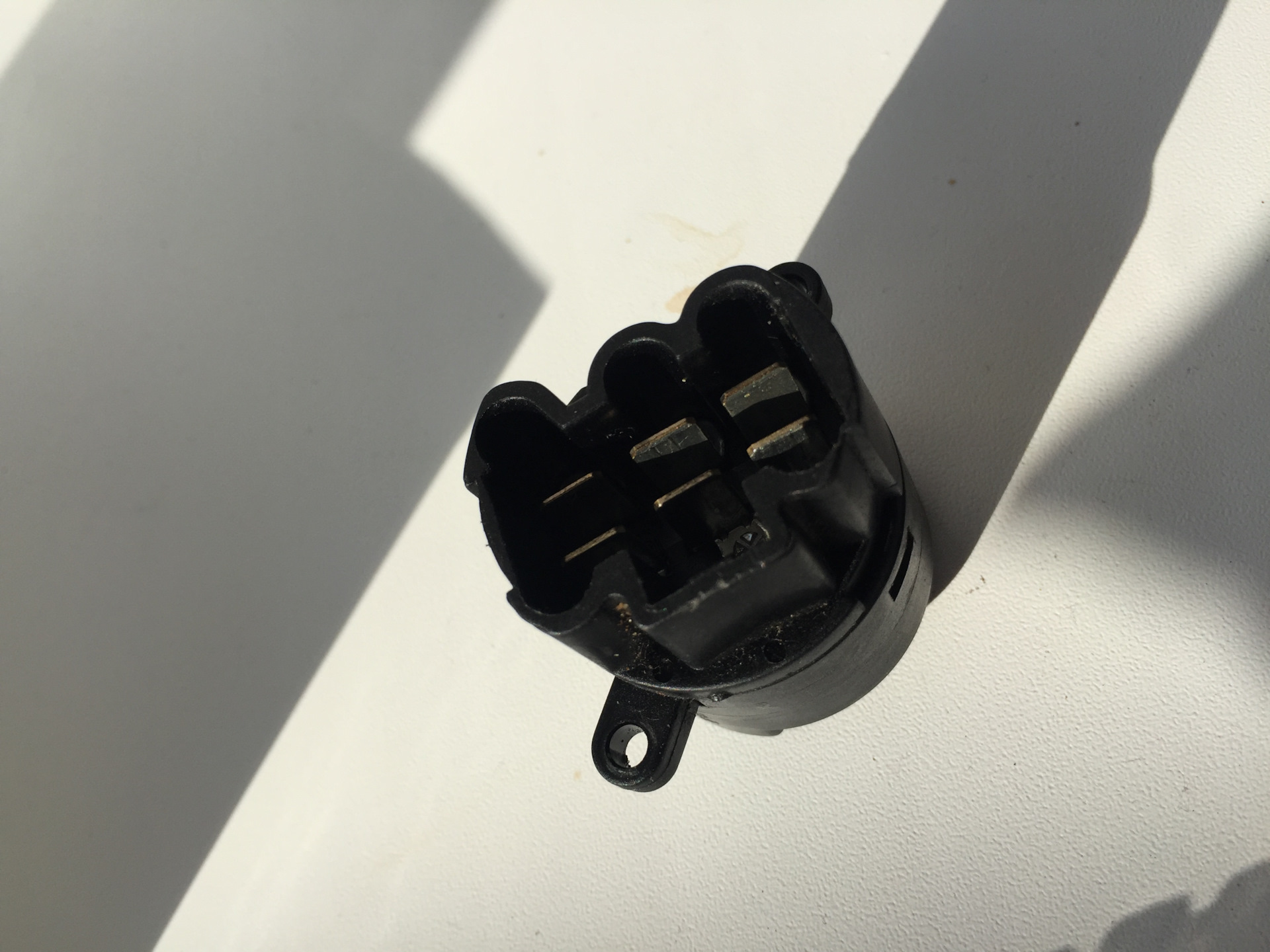 Замена контактной группы замка зажигания — Nissan Micra (K12), 1,2 л ...