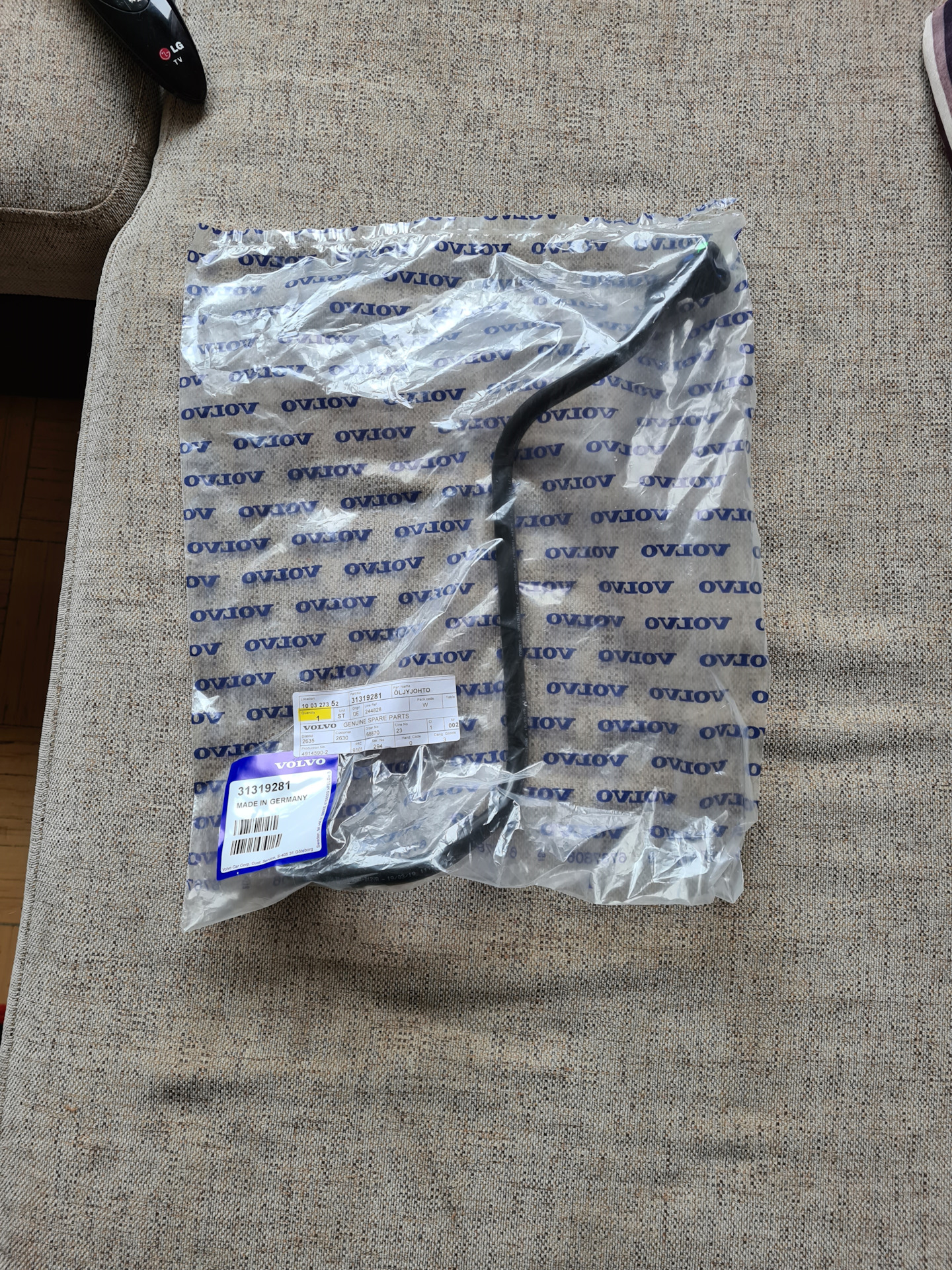 Сорвало верхний шланг с радиатора коробки передачь — Volvo XC70 III, 2 ...