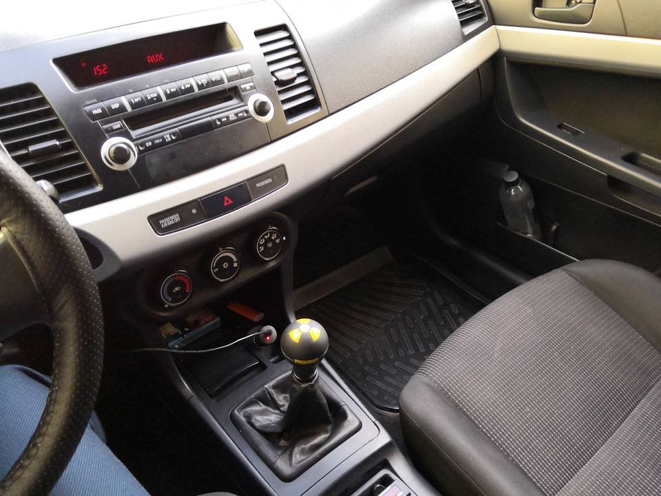 Ручка MOMO atomic — Mitsubishi Lancer X, 1,8 л, 2008 года | аксессуары ...