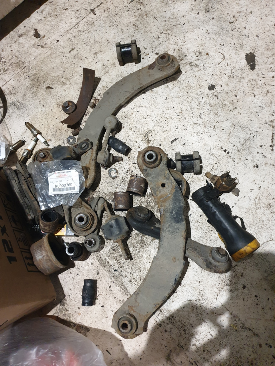 ТО 2. Ремонт подвески — Mitsubishi Outlander XL, 2,4 л, 2007 года ...