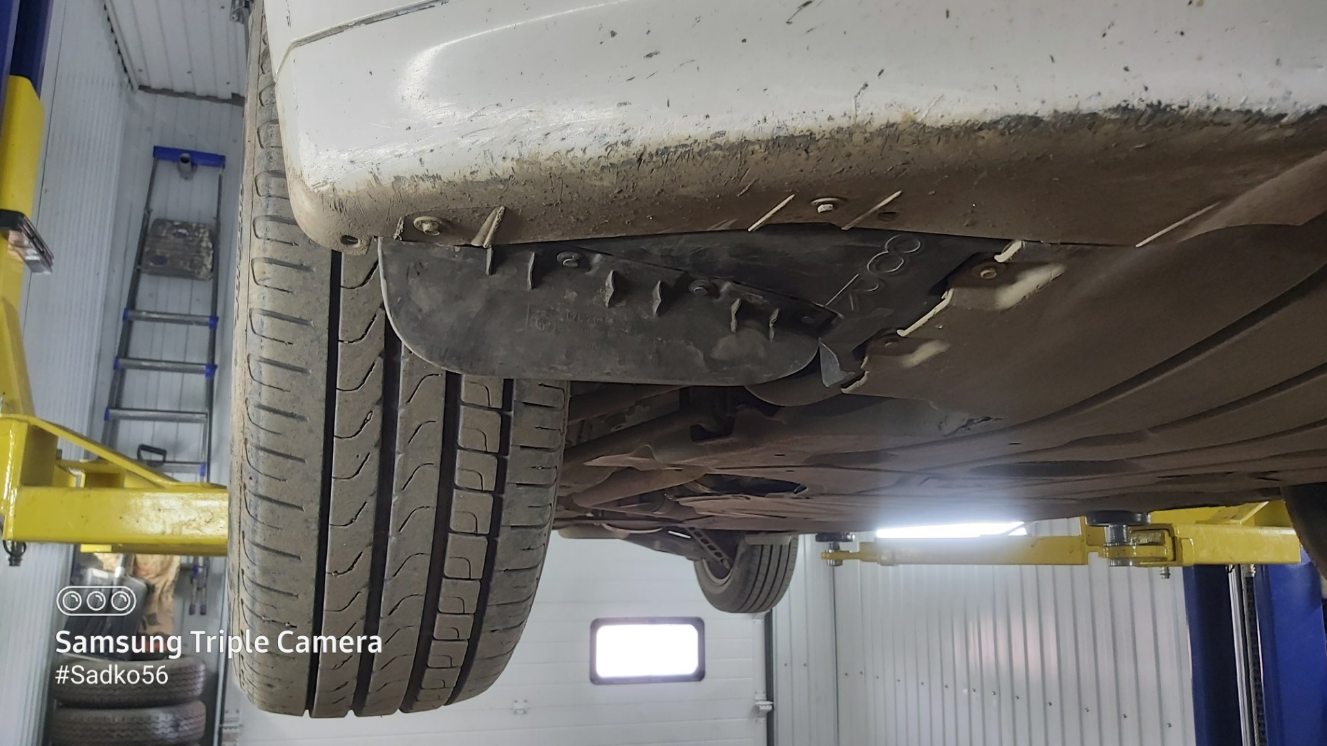 20. Замена передних подкрылок и брызговиков — BMW 1 series (E81/E87), 1 ...