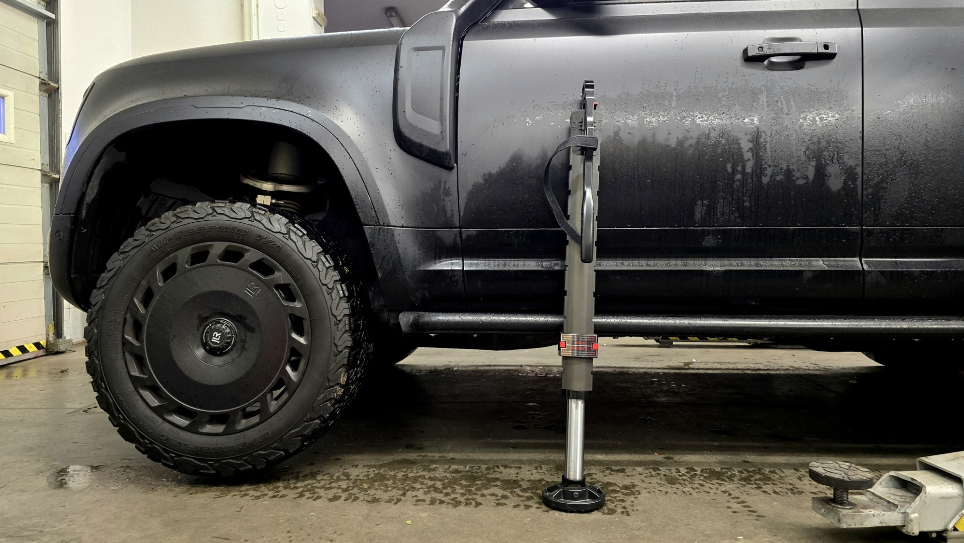 Тест силовых порогов и домкрата. — Land Rover Defender (L663), 3 л ...