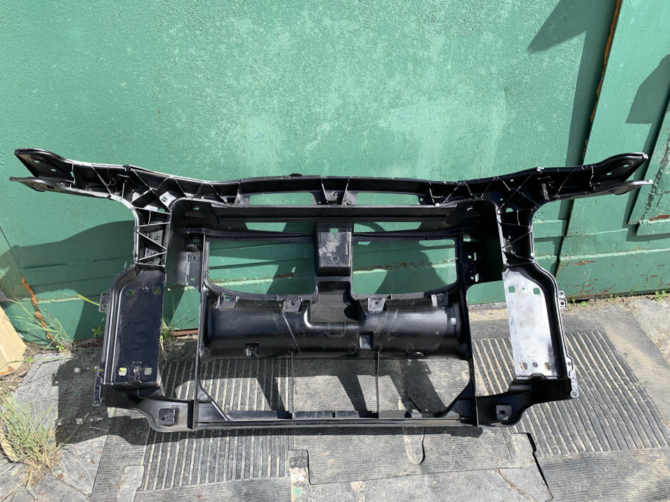Рамка радиатора, телевизор bmw e 90/91/92/93 на BMW 3 series (E90). Б/у ...