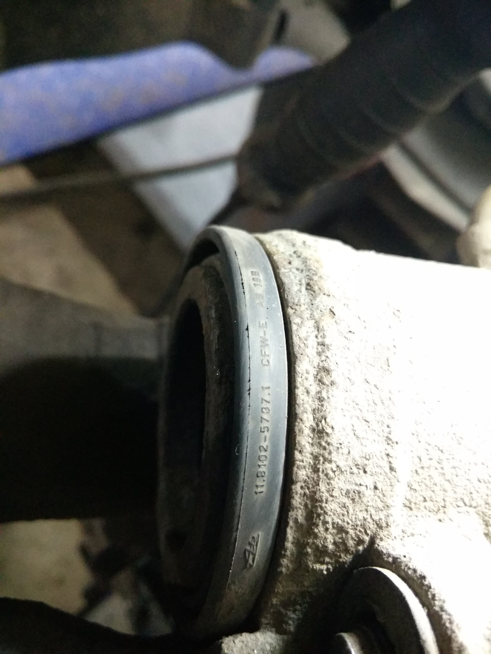 Замена масла свечей передних колодок — Opel Astra H, 1,8 л, 2008 года ...