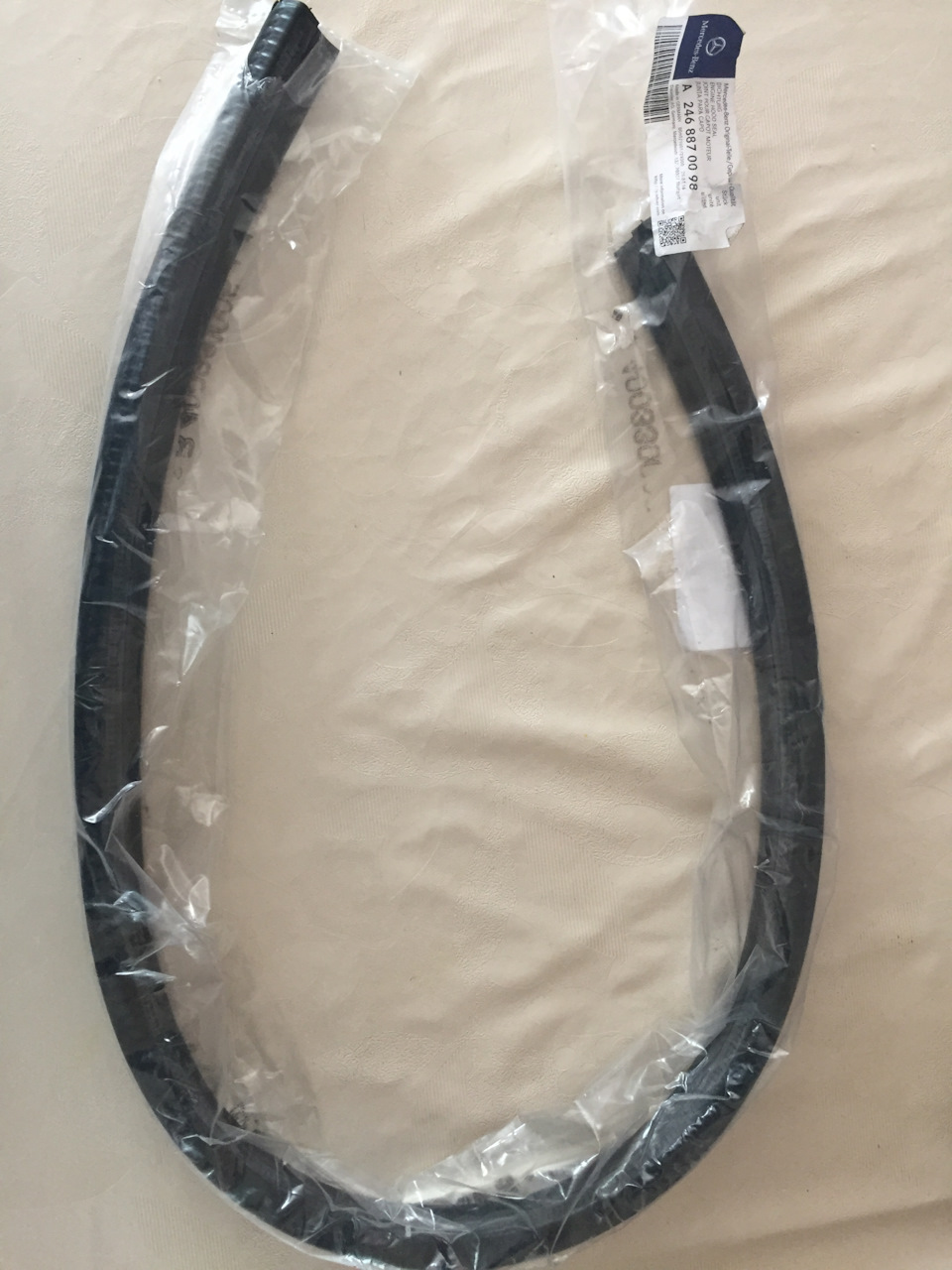 Уплотнительная резинка под капот. W246 — Mercedes-Benz B-Class (W246 ...