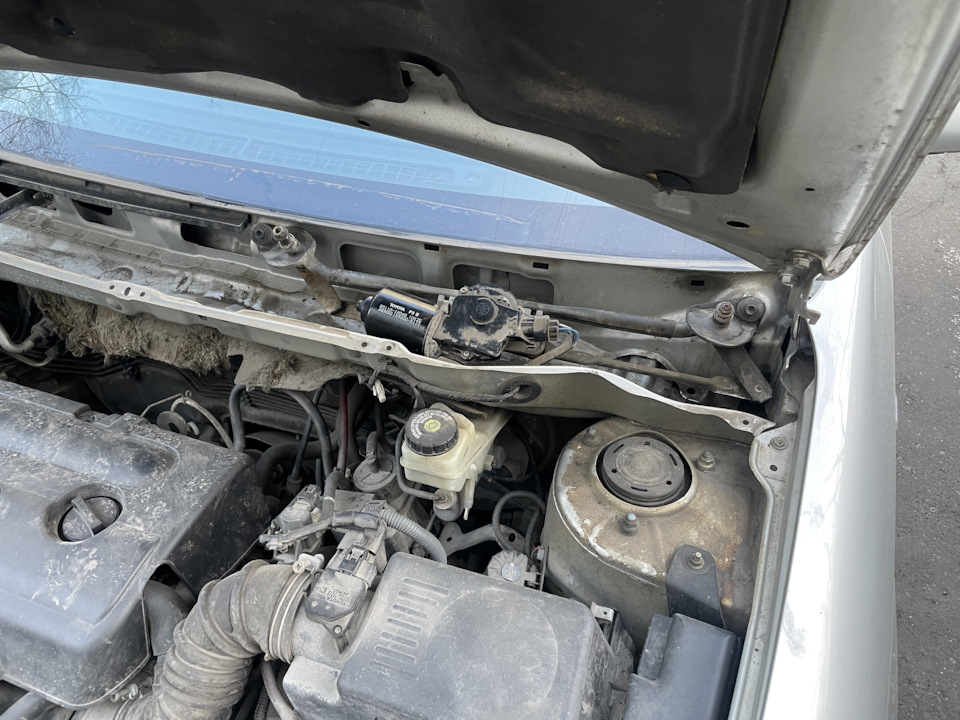 Ремонт трапеции стеклоочистителя — Toyota Corolla (120), 1,6 л, 2006 ...