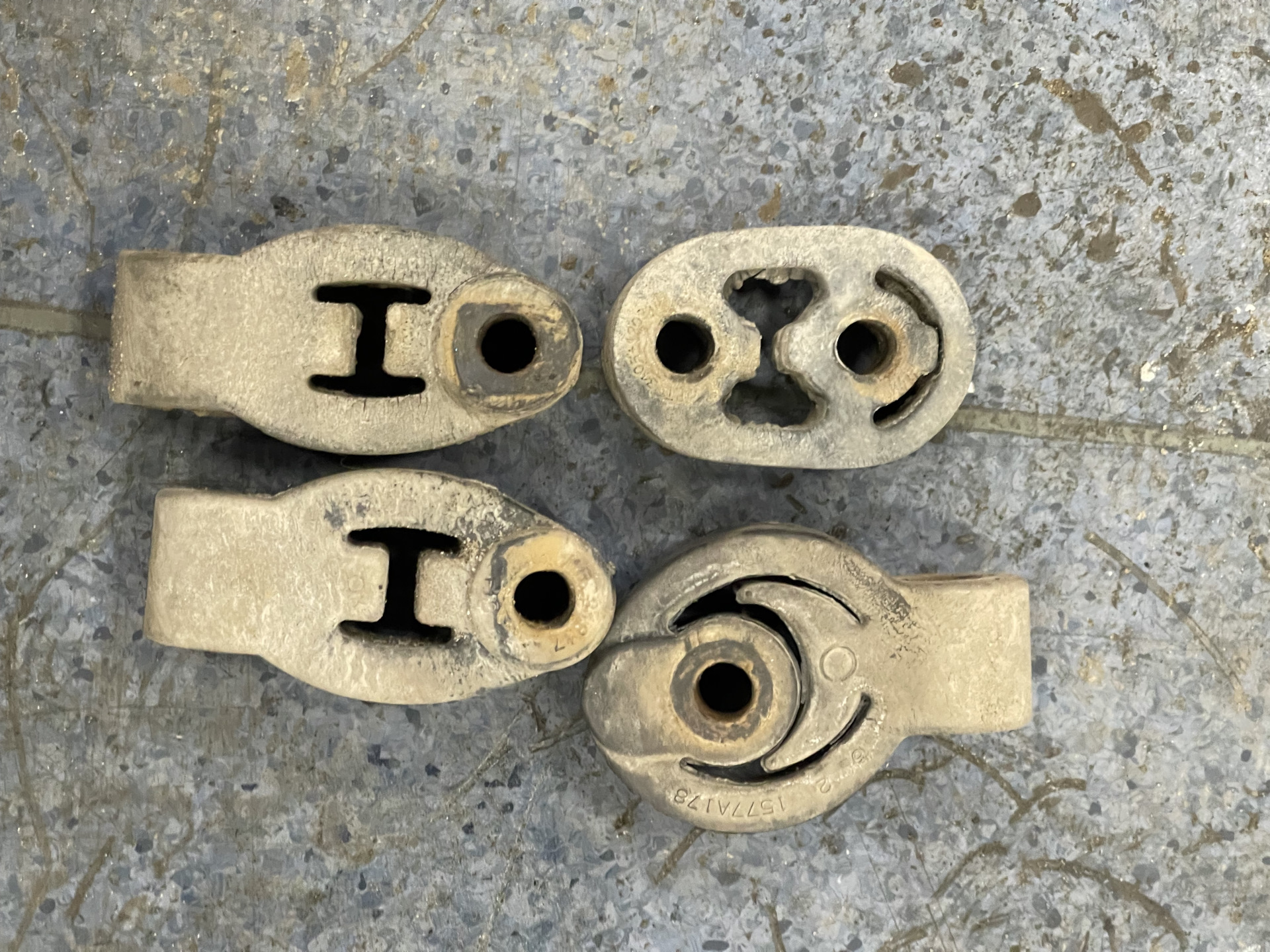 Поменял резинки выхлопа. — Mitsubishi Lancer X, 1,8 л, 2008 года ...