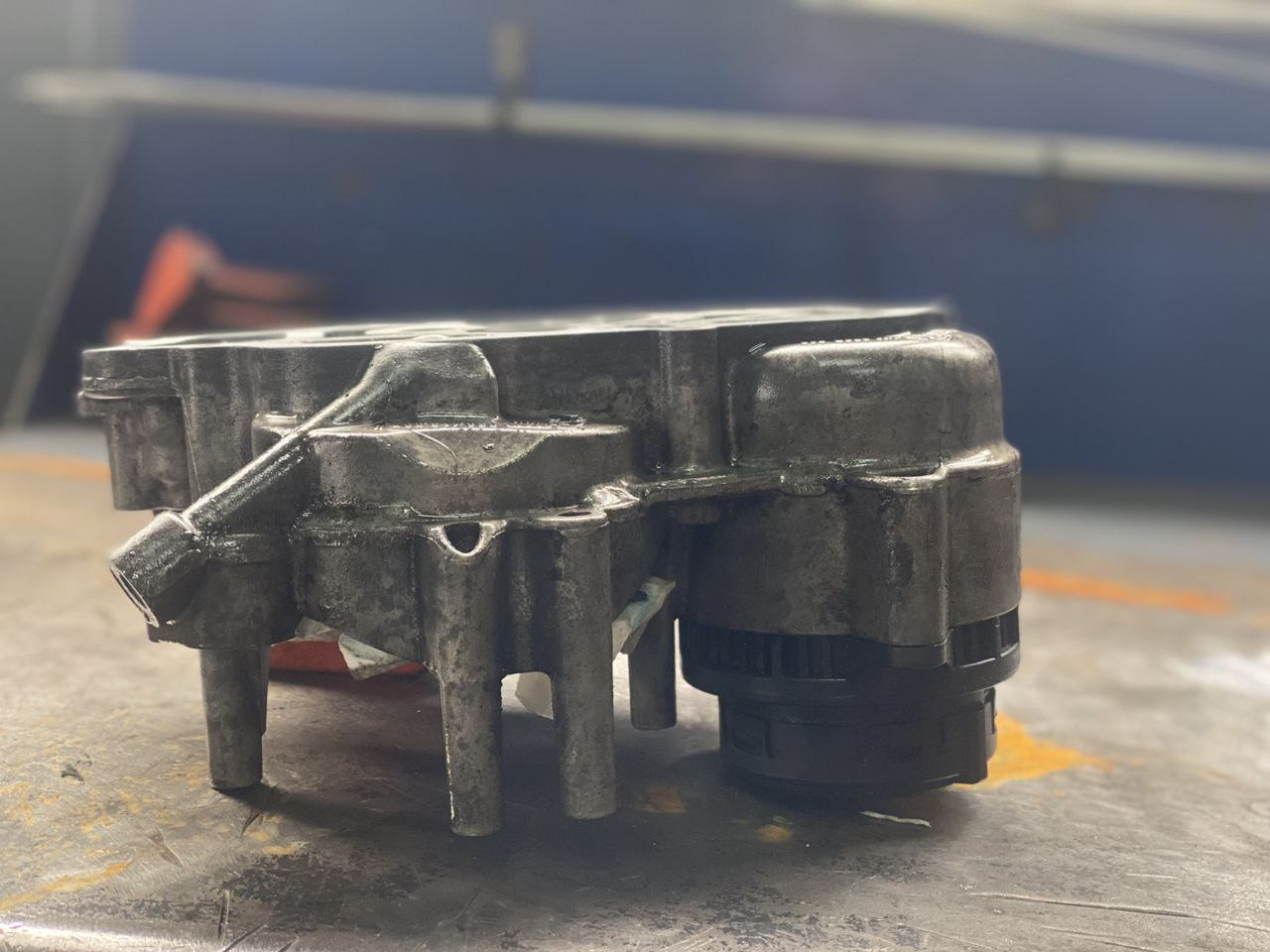 Устранение течи в развале двигателя, а также замена всех уплотнителей в ...