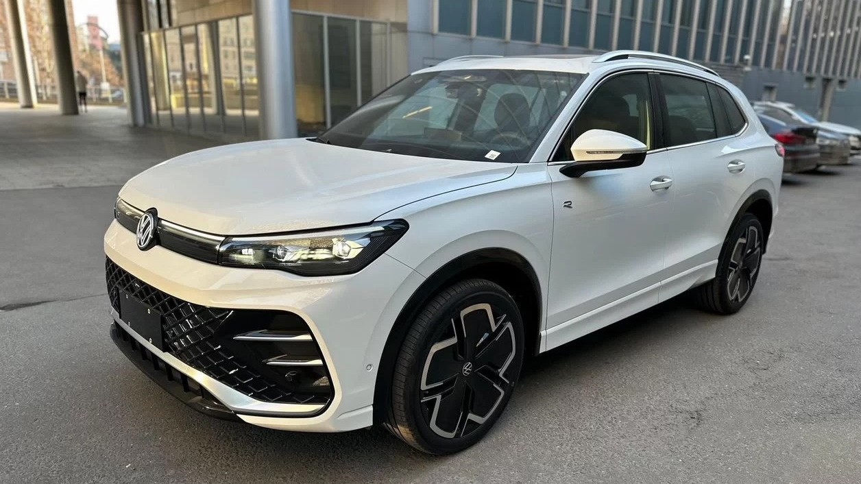 Volkswagen Tiguan (3G) 2.0 бензиновый 2024 | Volkswagen Tiguan L Pro на ...