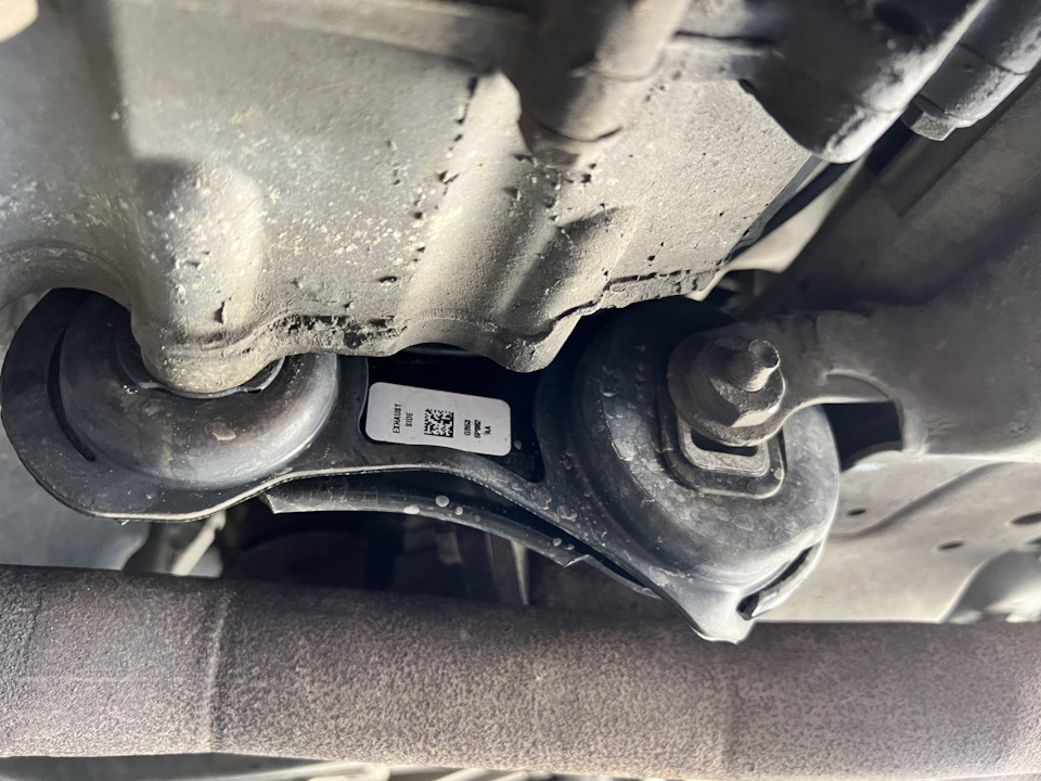 Замена опор двигателя — Ford Explorer (5G), 3,5 л, 2014 года | другое ...