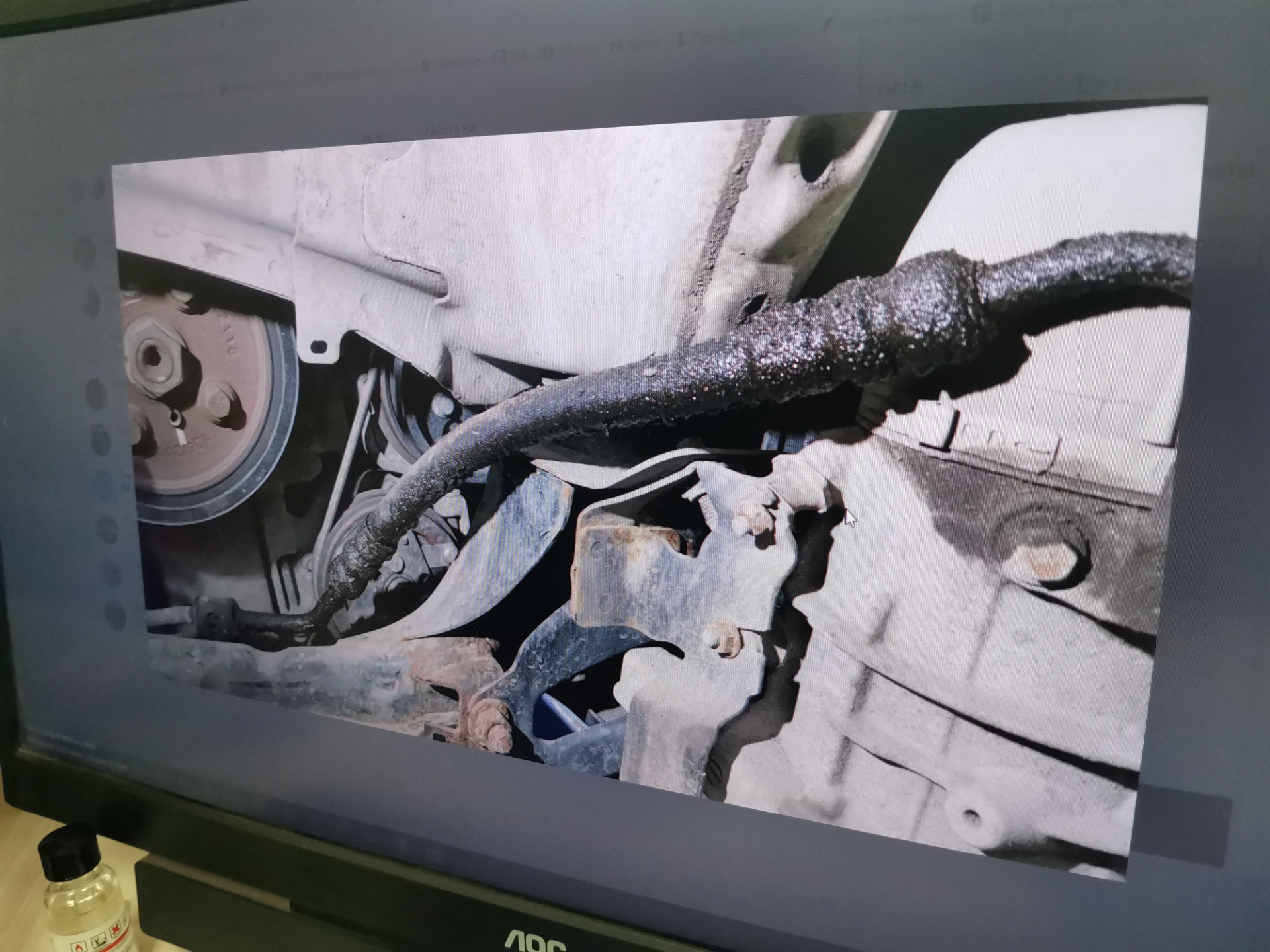 29. Поиск решения проблемы с трубкой ГУР — Volvo V60 Cross Country (1G ...