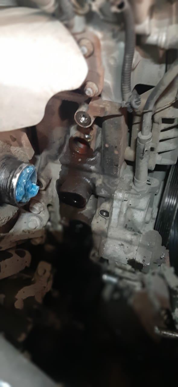 Течь тосола через трубку маслоохладителя — Chevrolet TrailBlazer (2G ...