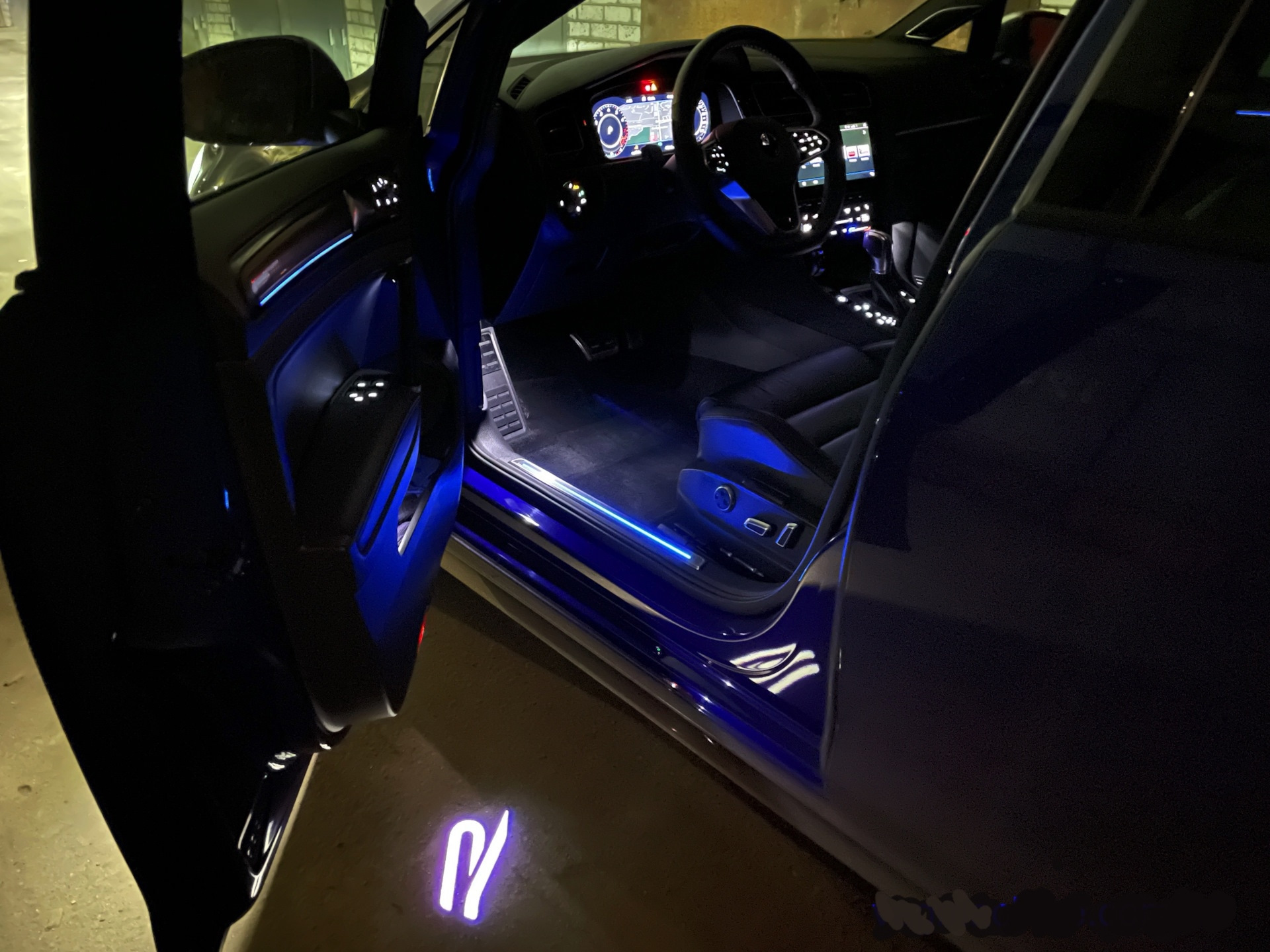 Поиск : плафоны подсветки дверей IQ Light с прожектором R 2021 Arteon R ...